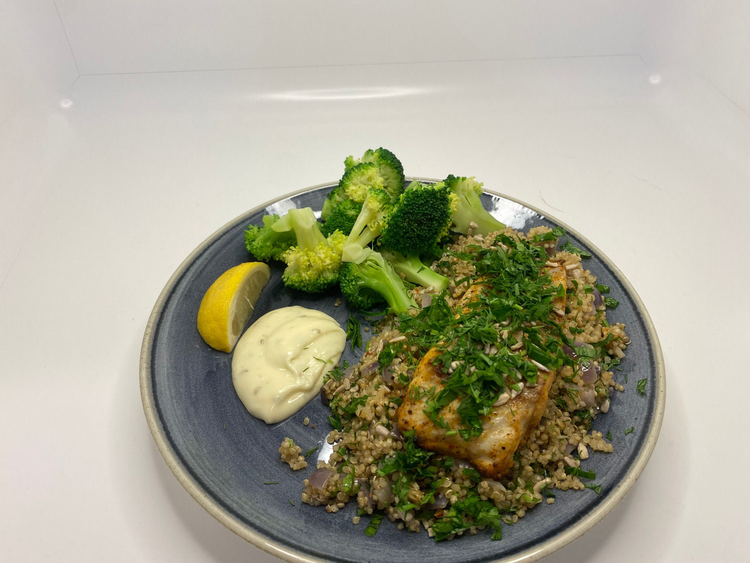 Seehecht auf Kräuter-Quinoa! Rezept | HelloFresh