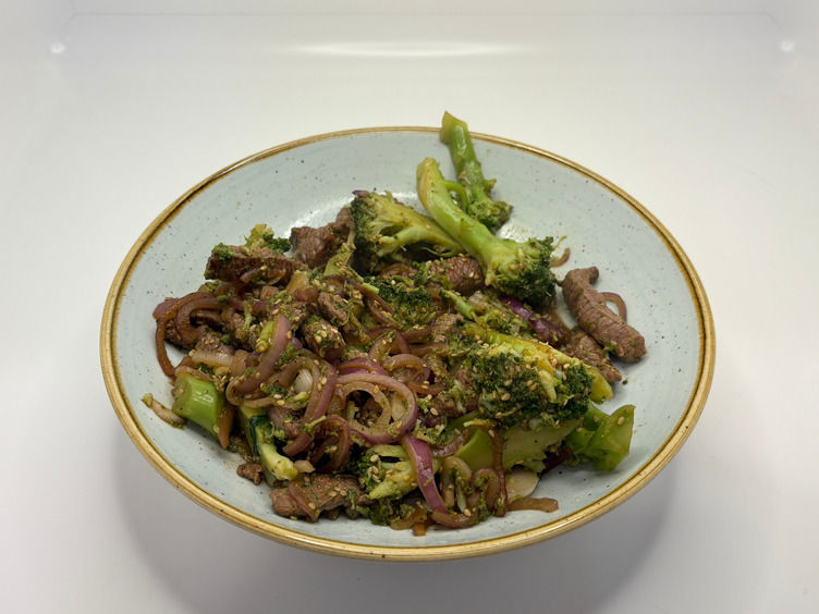 Gan Lan Beef! mit Rindersteak vom Weiderind Rezept | HelloFresh