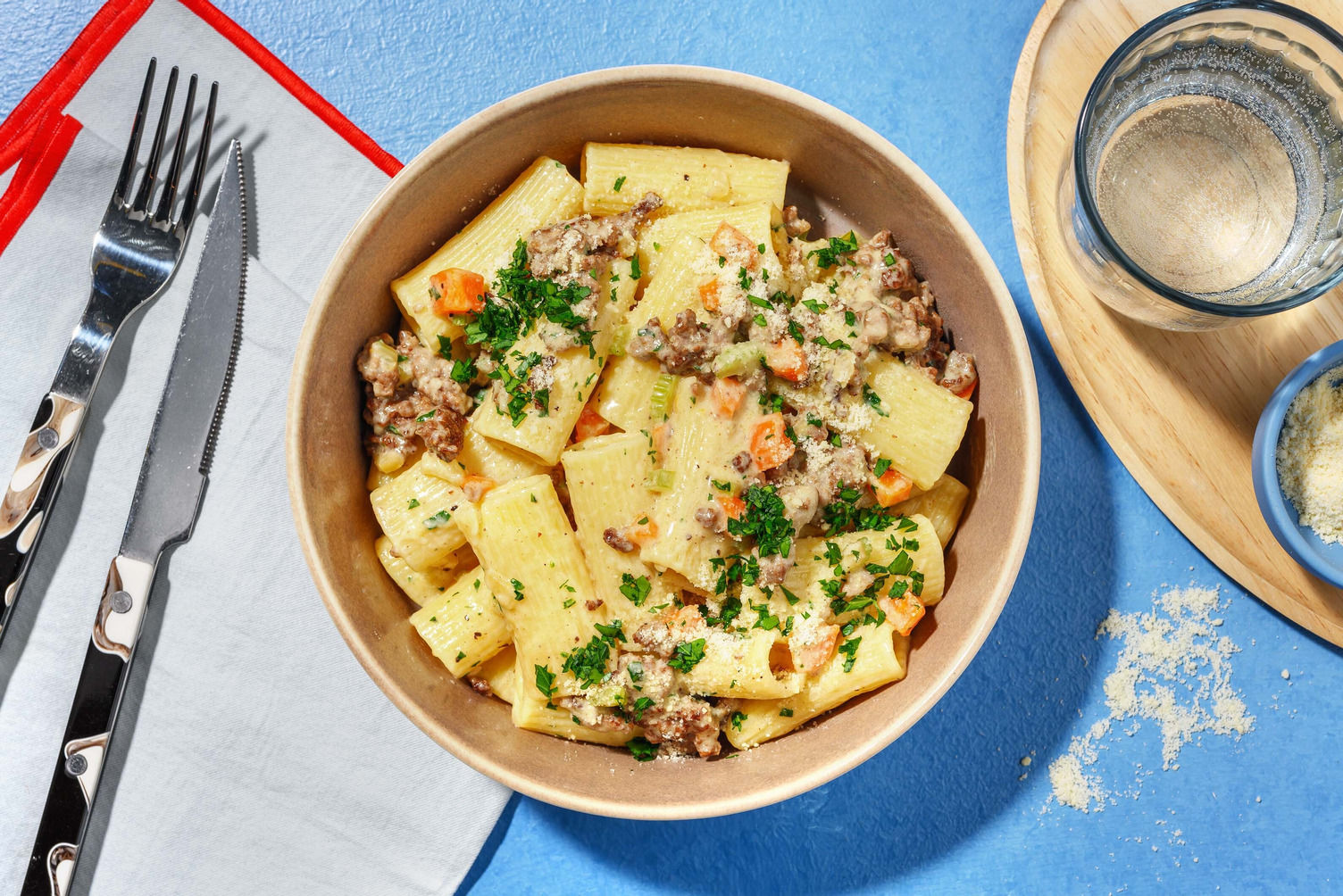 Ragout Bianco: Rigatoni mit Rinderhackfleisch Rezept | HelloFresh