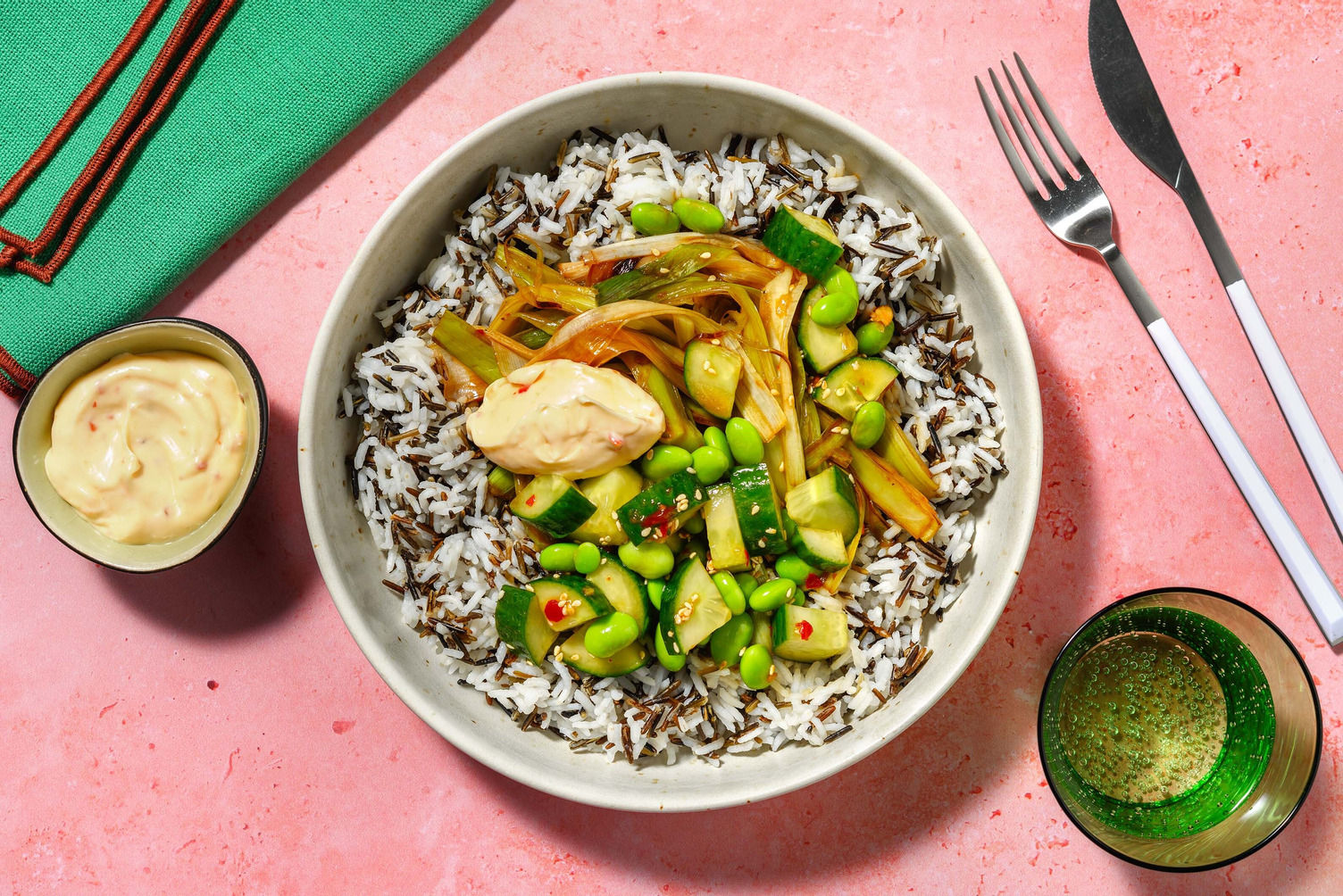 Asiatische Edamame Bowl mit würzigem Porree Rezept | HelloFresh