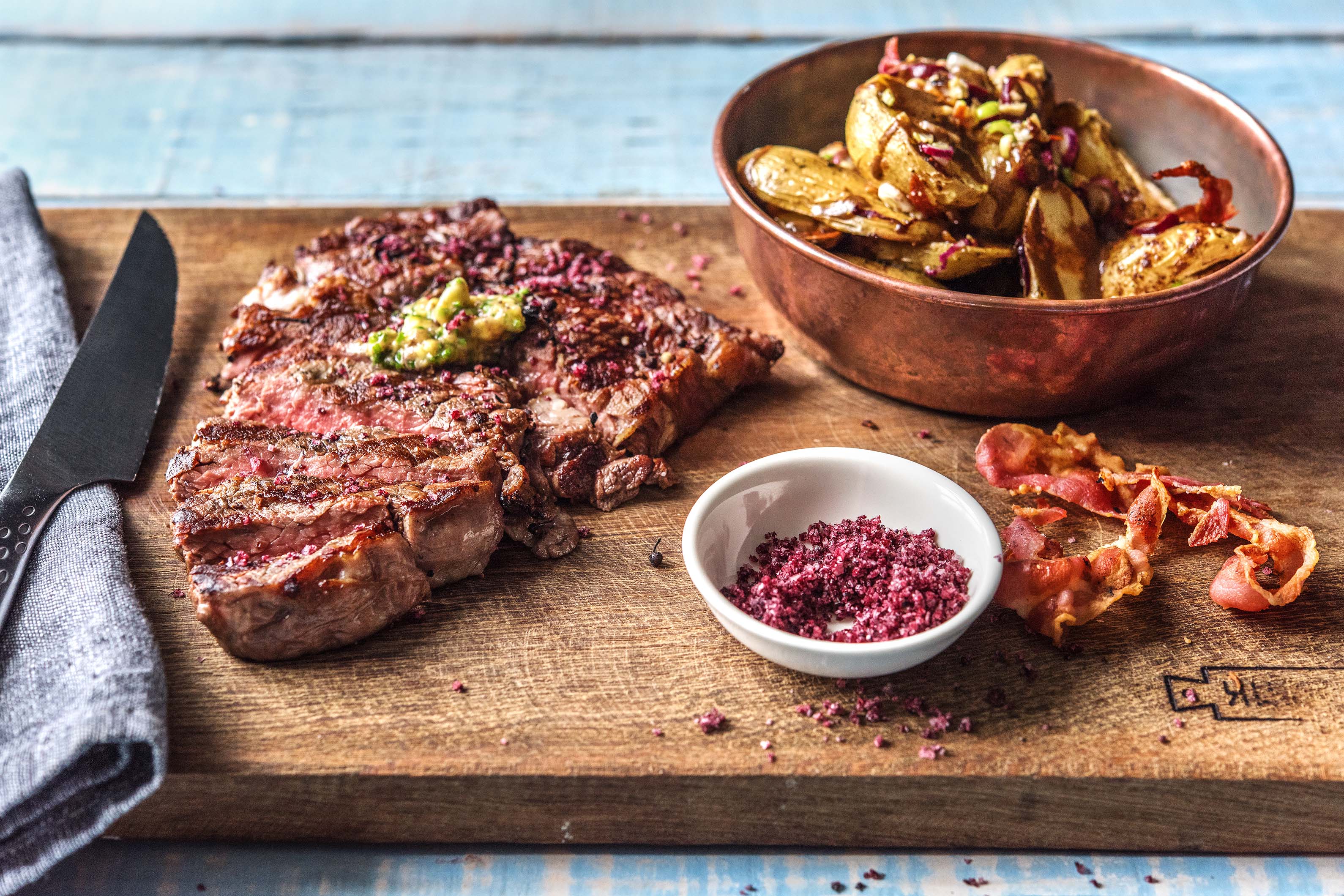 Saftiges Prime-Cut-Steak mit Kartoffelsalat Rezept | HelloFresh