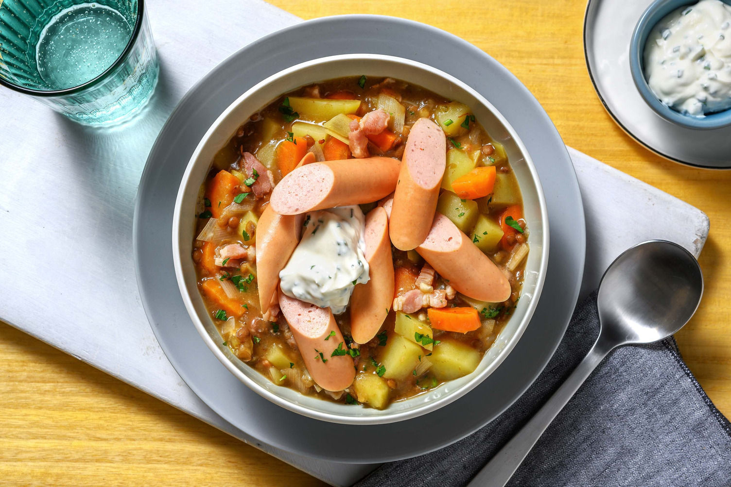 Linseneintopf mit Wiener Würstlis Rezept | HelloFresh