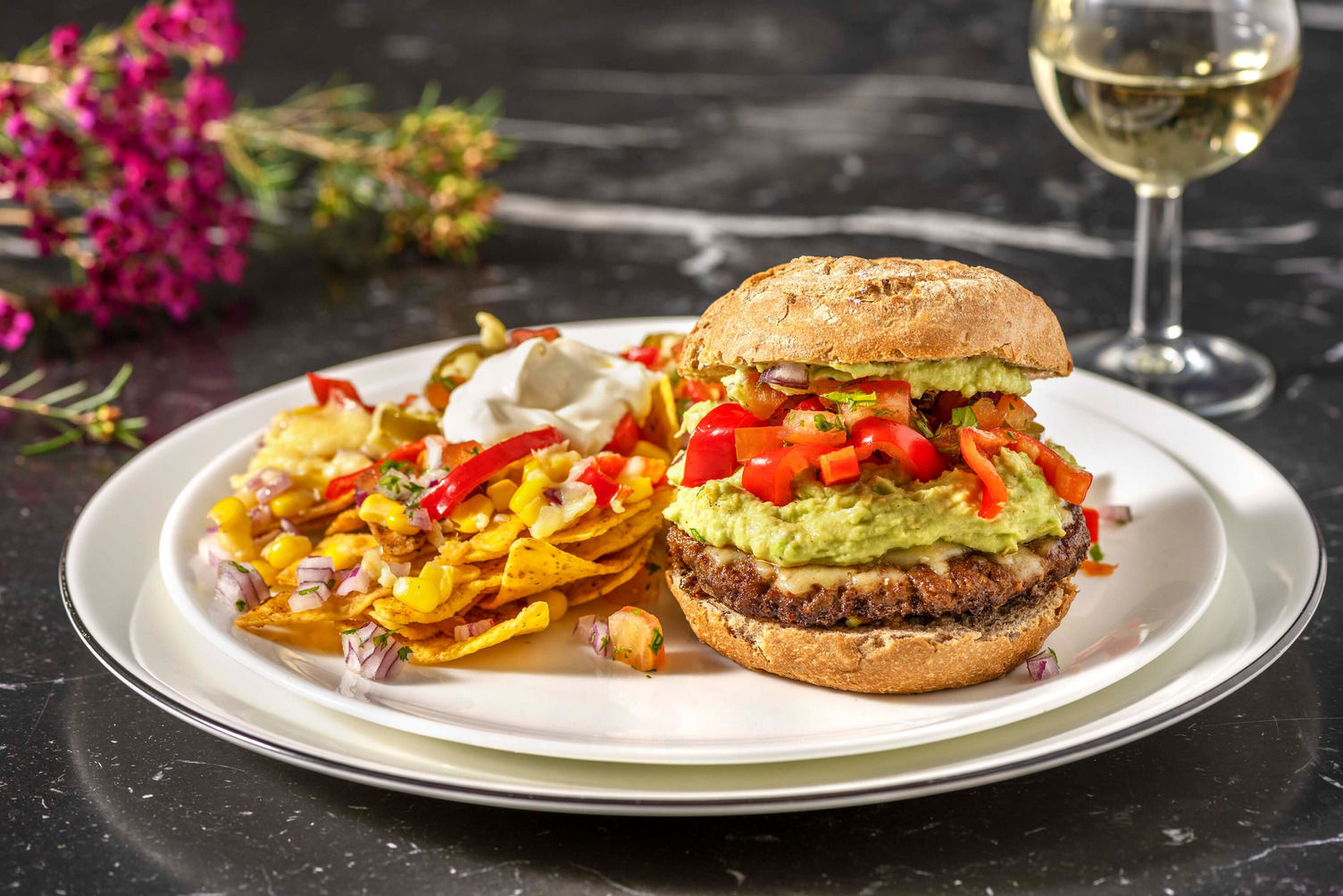 Pittige Meatier burger met Mexicaanse twist Recept | HelloFresh