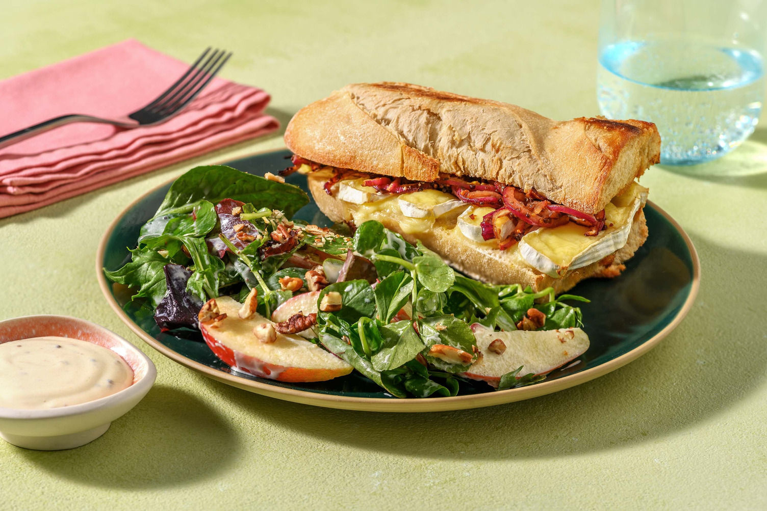 Camembert-Sandwich mit Feigen-Zwiebel-Relish Rezept | HelloFresh