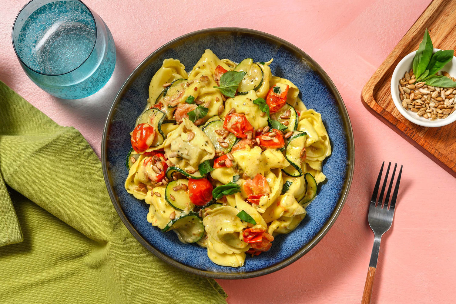 Cremige Tortellini mit extra Lachsfilet Rezept | HelloFresh