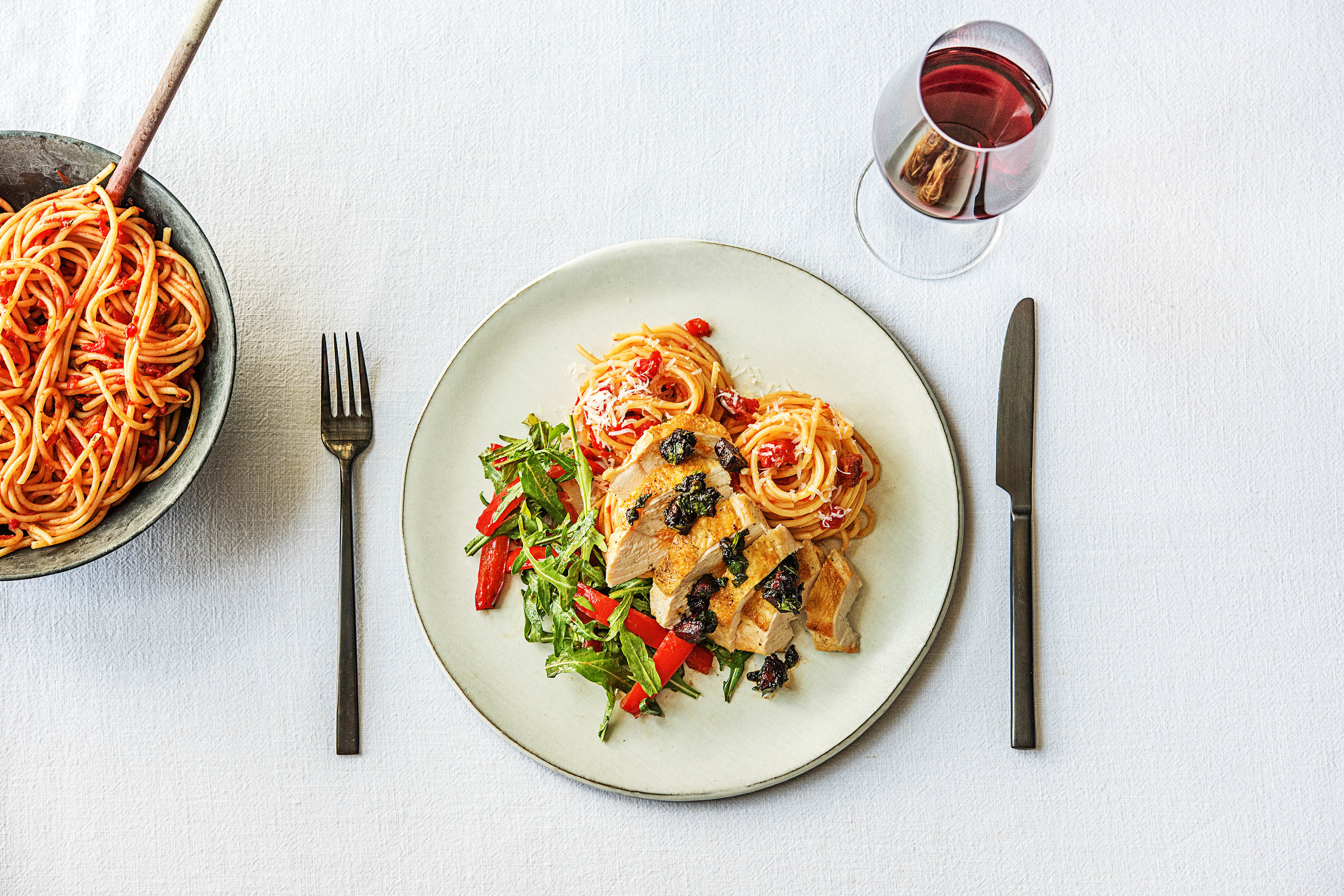 Spaghetti with Crispy Garlic Chicken Recipe | HelloFresh