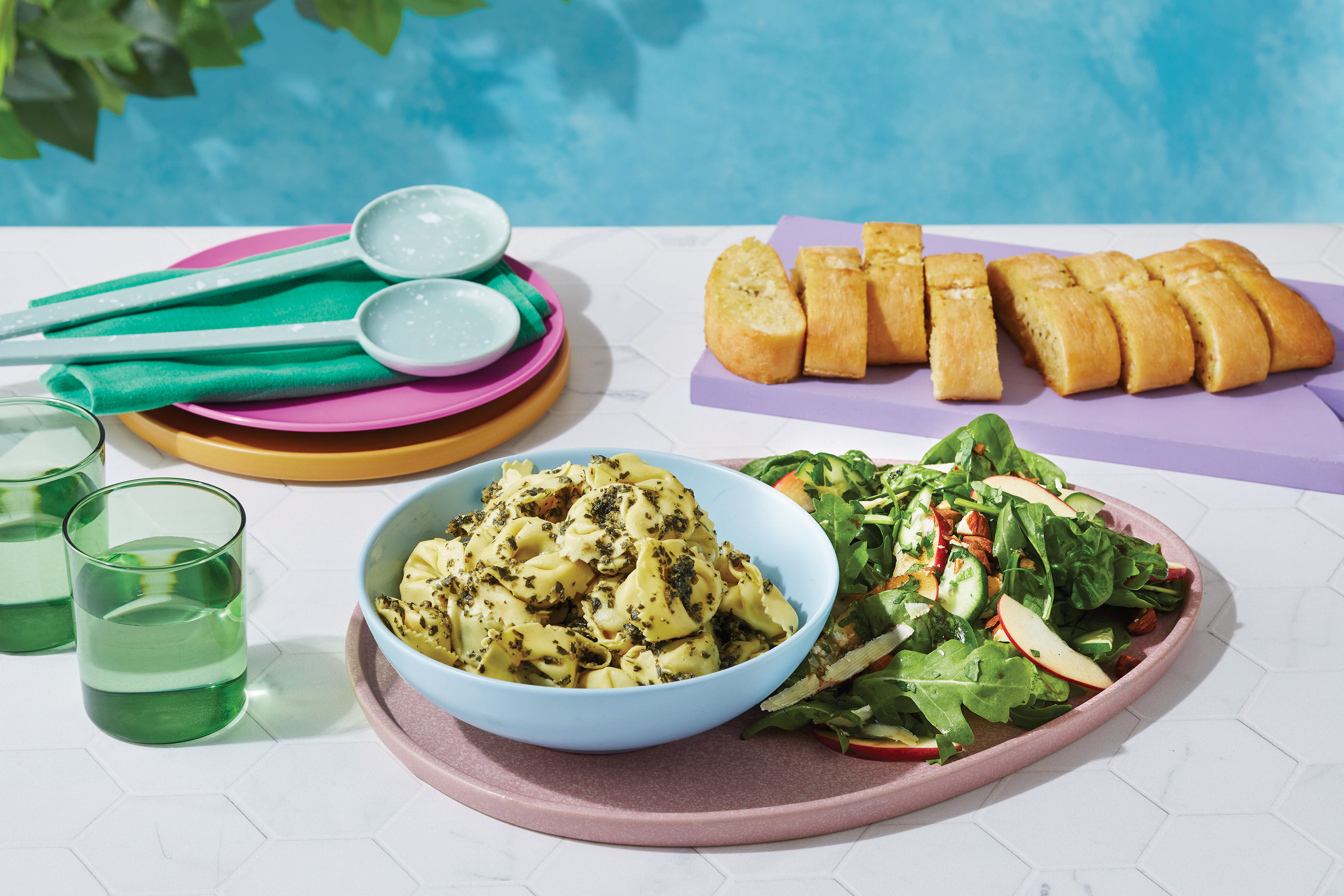 Pesto Tortellini, Garlic Bread & Salad Bundle Recipe | HelloFresh