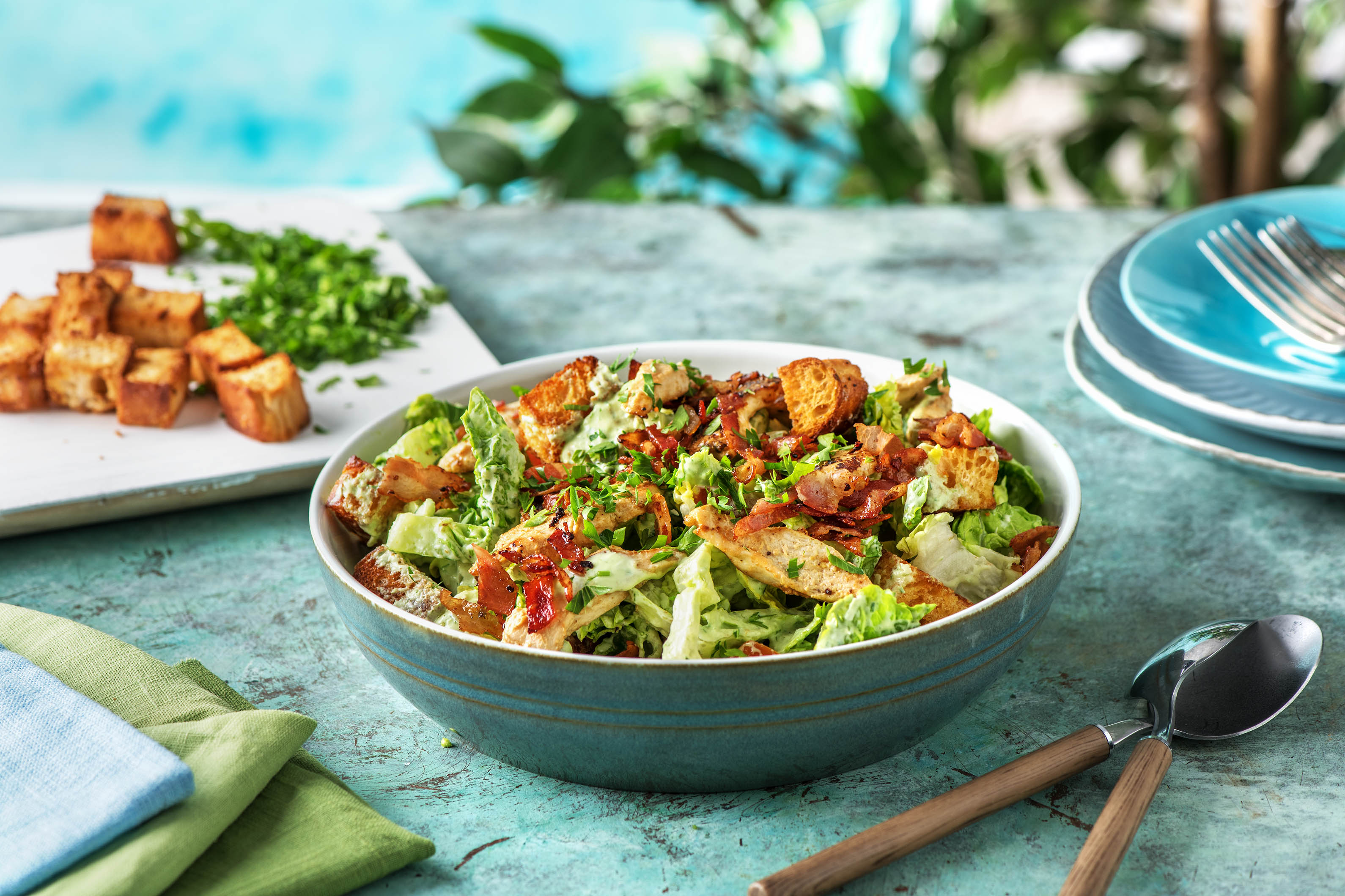 Einfacher Ceasar Salad mit Hähnchen & Bacon Rezept | HelloFresh