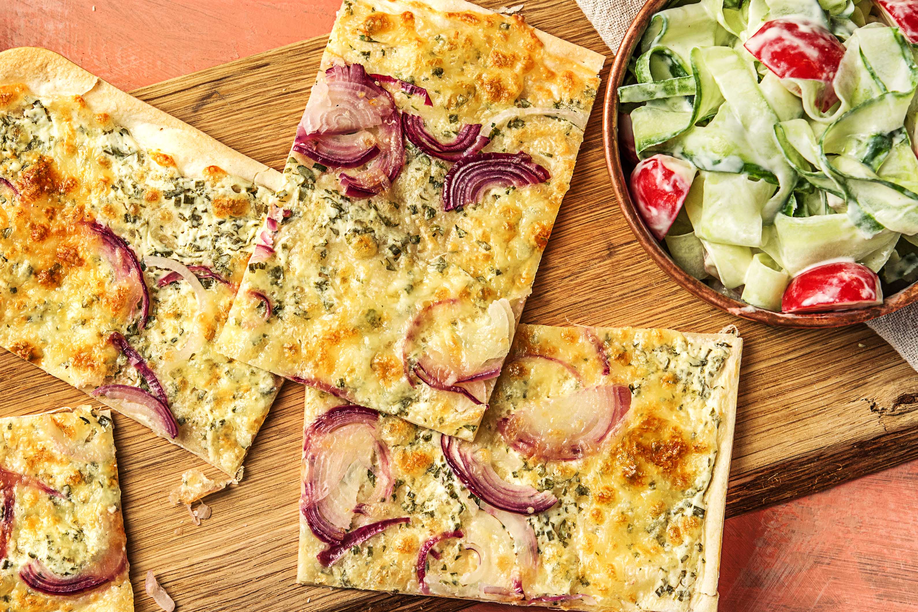 Klassischer Flammkuchen Rezept | HelloFresh