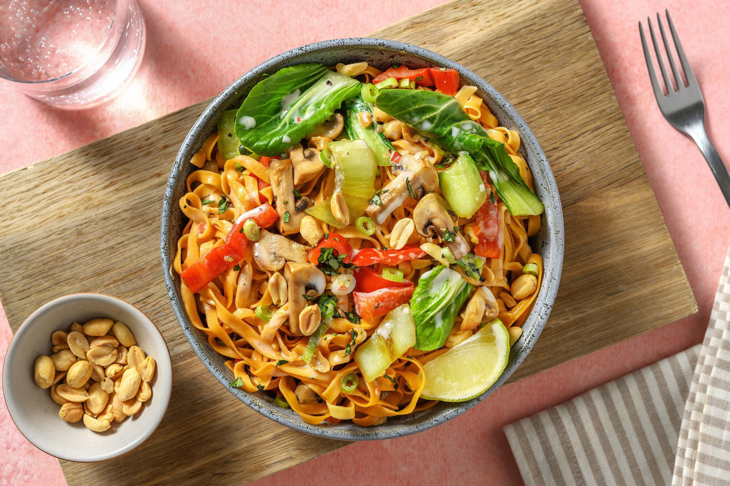 Fried Chili-Noodles! mit Pak Choi und Pilzen Rezept | HelloFresh