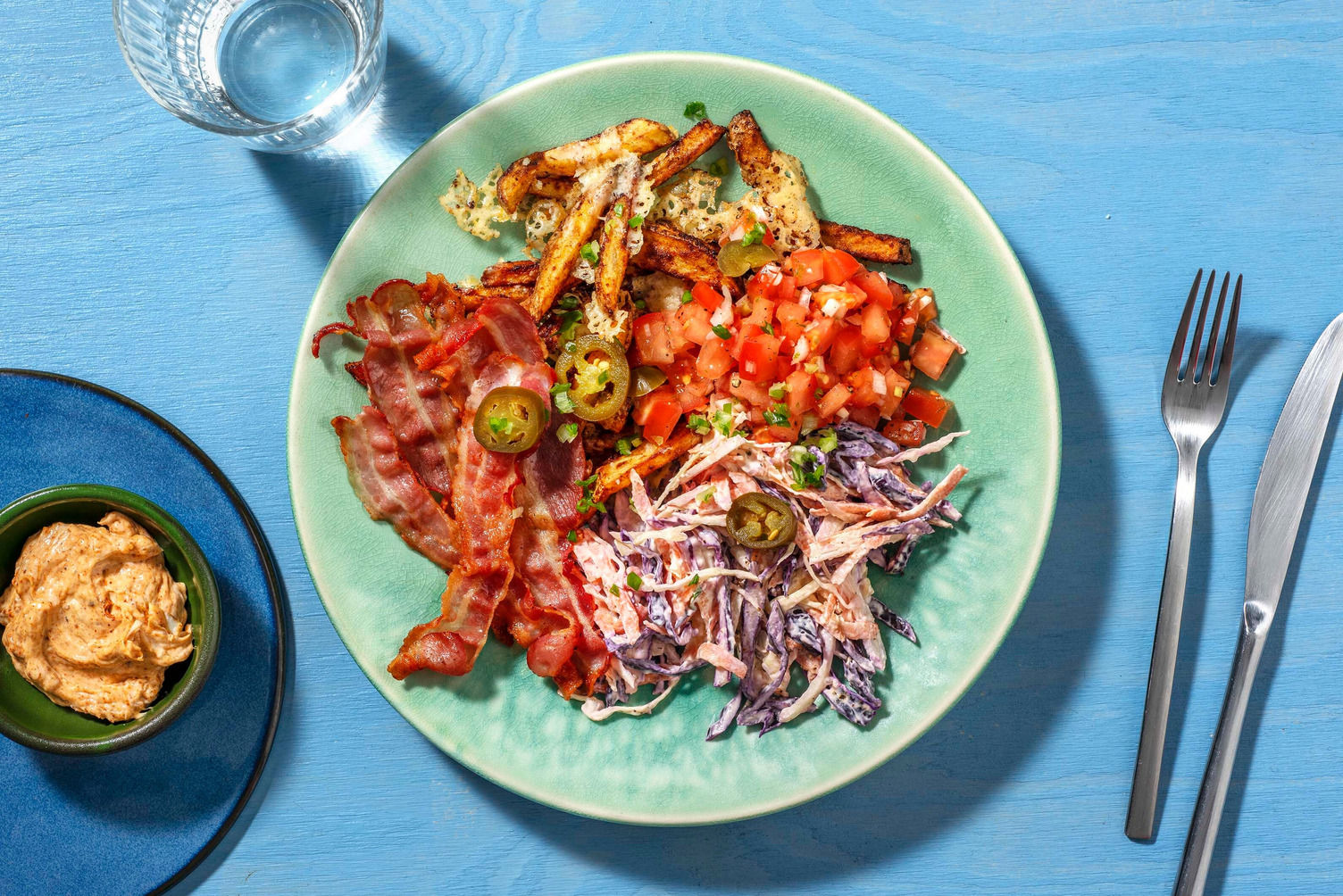 Frites croustillantes avec du lard, du cheddar et des jalapeños Recette ...