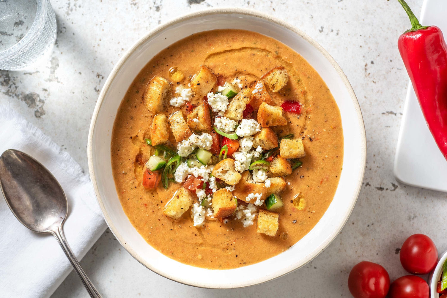 Gazpacho aux tomates, concombre et poivrons Recette | HelloFresh