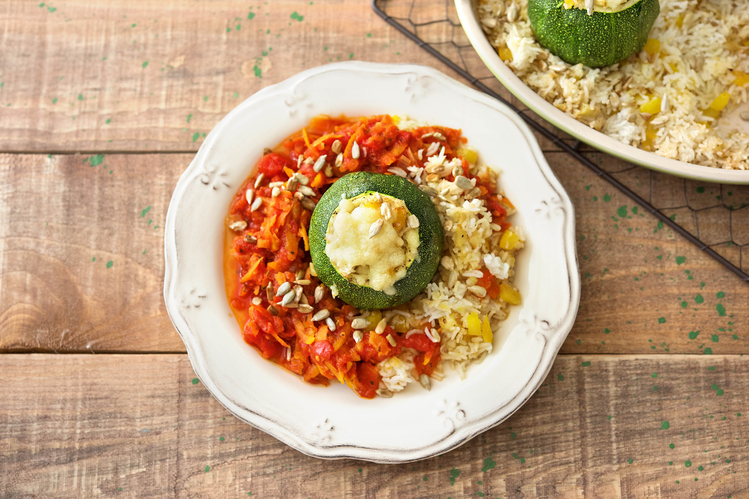 Gefüllte "Rondini"-Zucchini auf Tomatenragout Rezept | HelloFresh