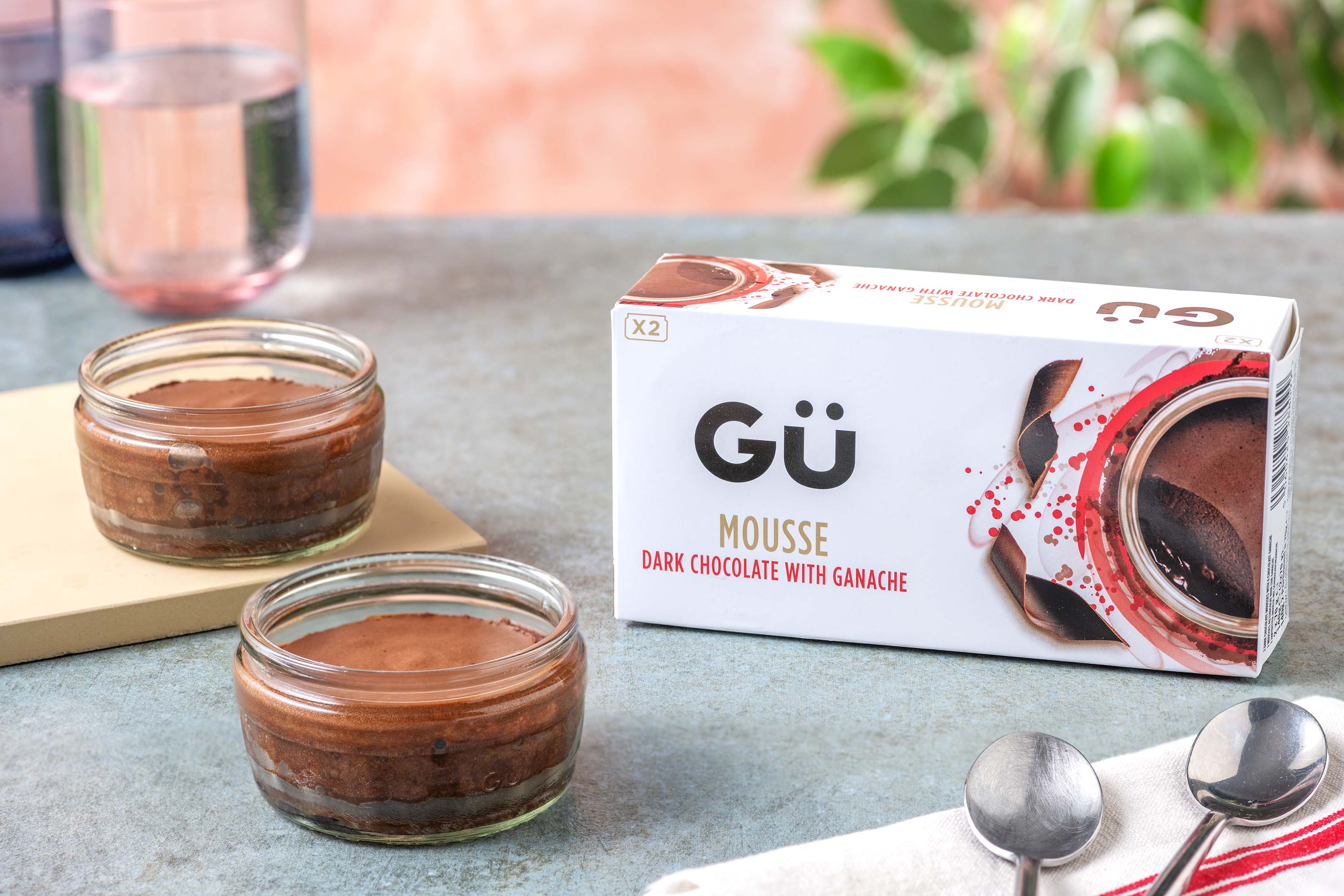 GÜ - Mousse au chocolat noir Recette | HelloFresh