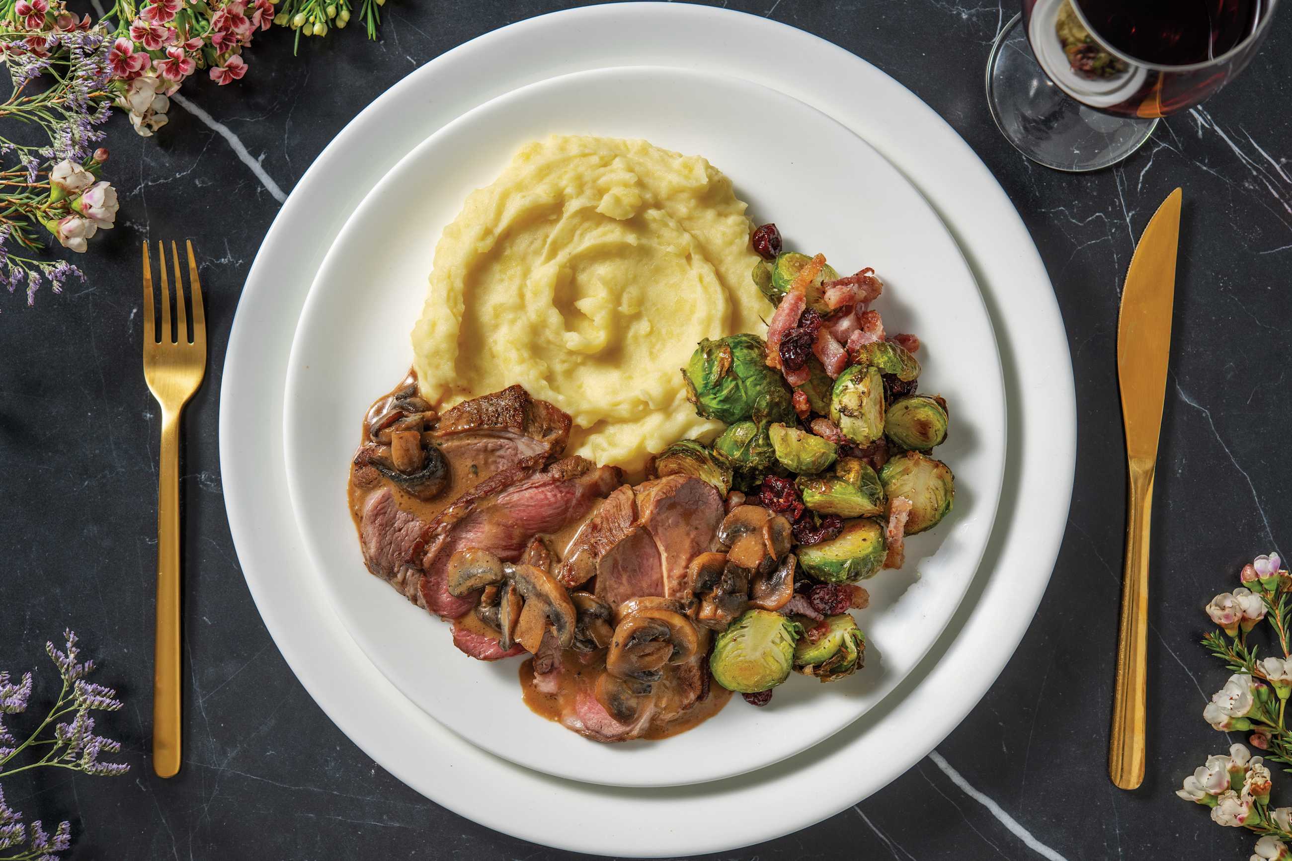 Lamb Shortloin & Mushroom Red Wine Jus Recipe | HelloFresh