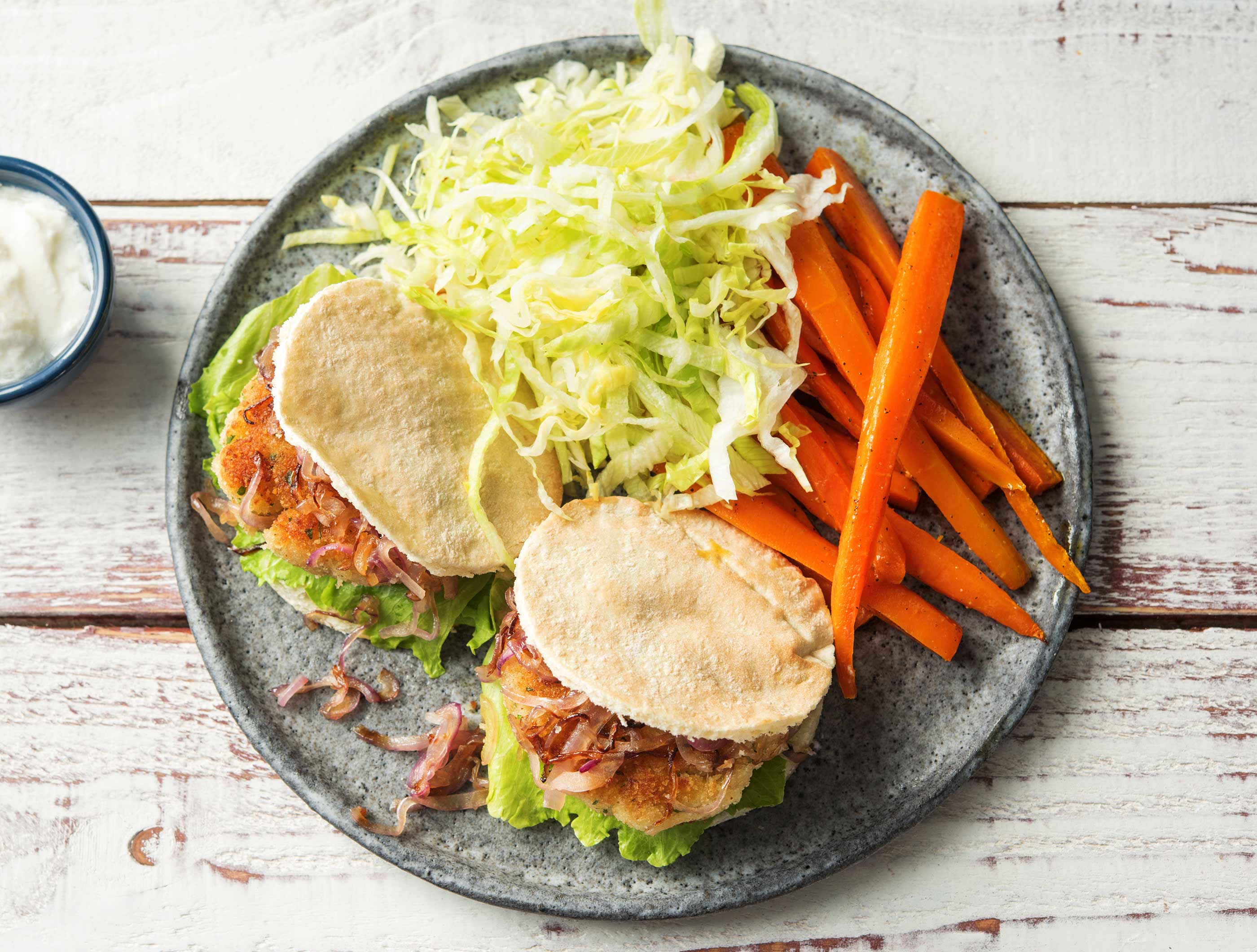 Mini-pita’s met viskoekjes en peen Recept | HelloFresh