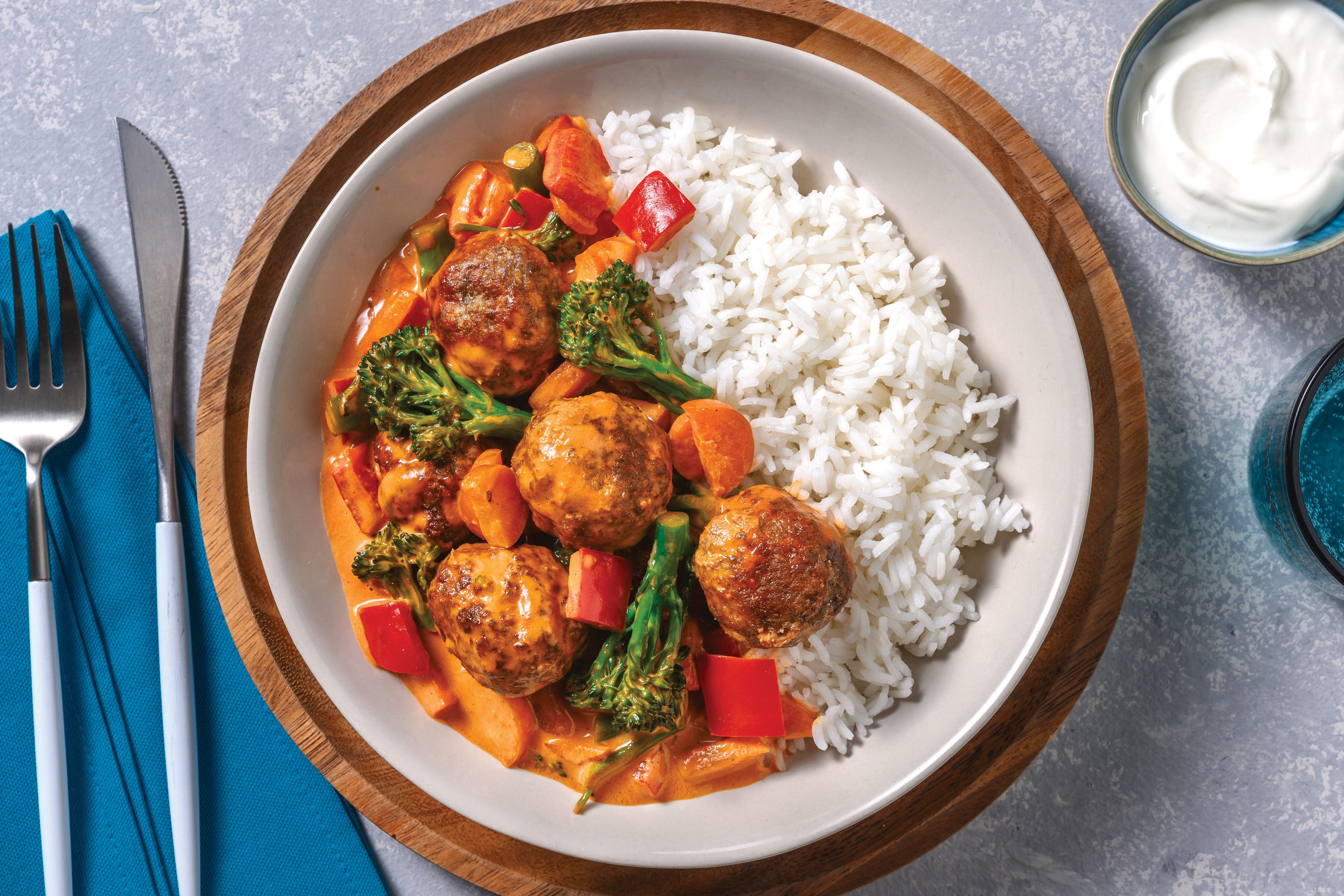 Mumbai Beef Meatball Curry with Garlic Rice & Yoghurt Recipe | HelloFresh
