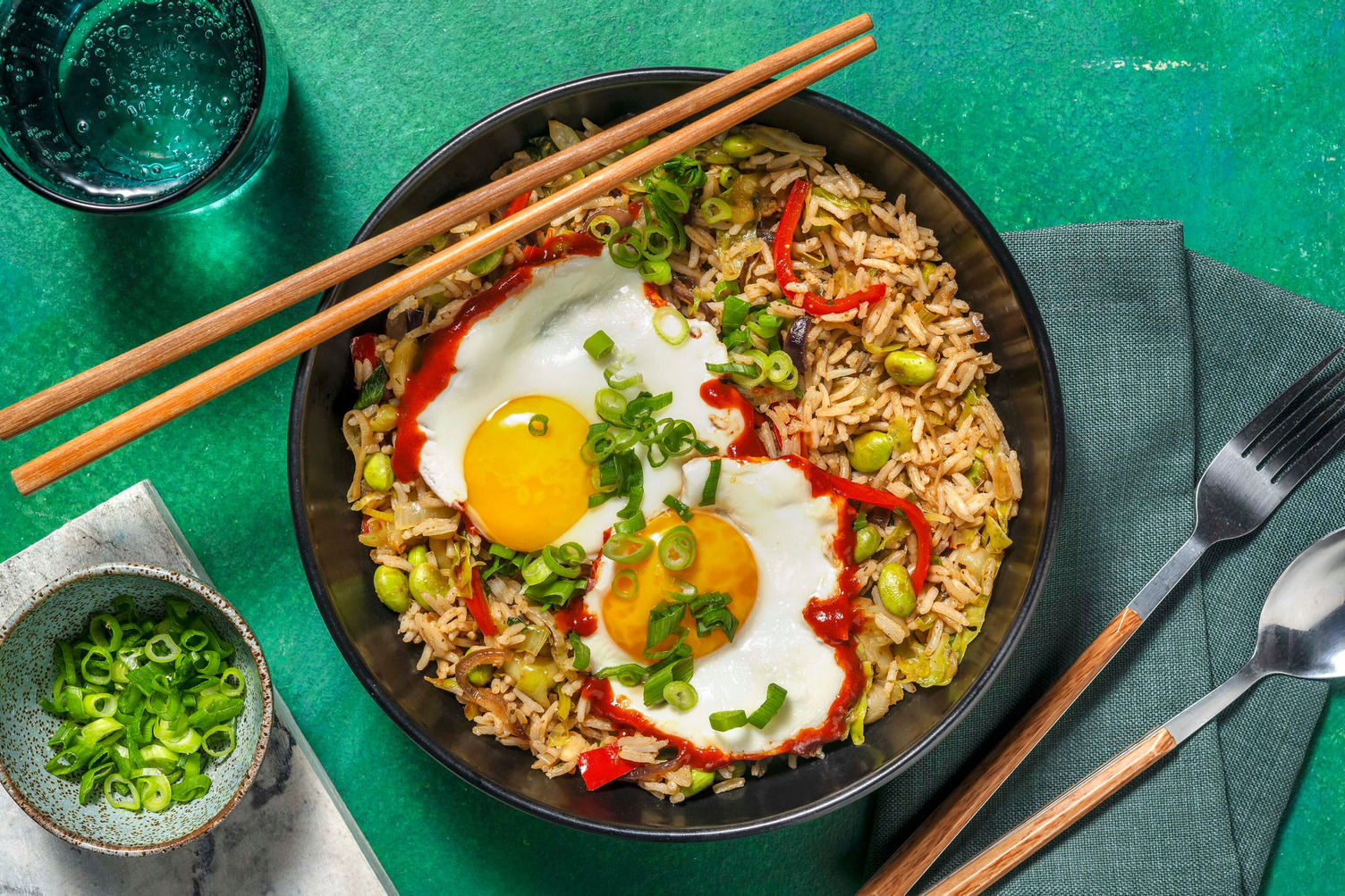Pittig spiegelei in kimchisaus Recept | HelloFresh