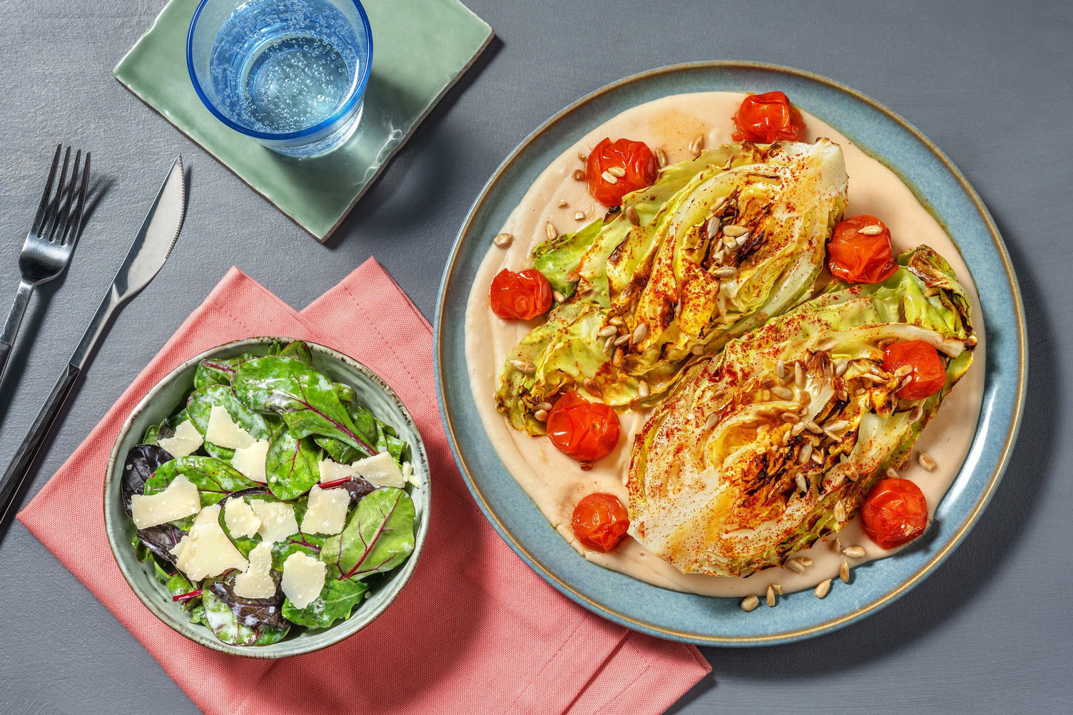 Ofen-Spitzkohl mit extra Steak und Butterbohnenpüree Rezept | HelloFresh