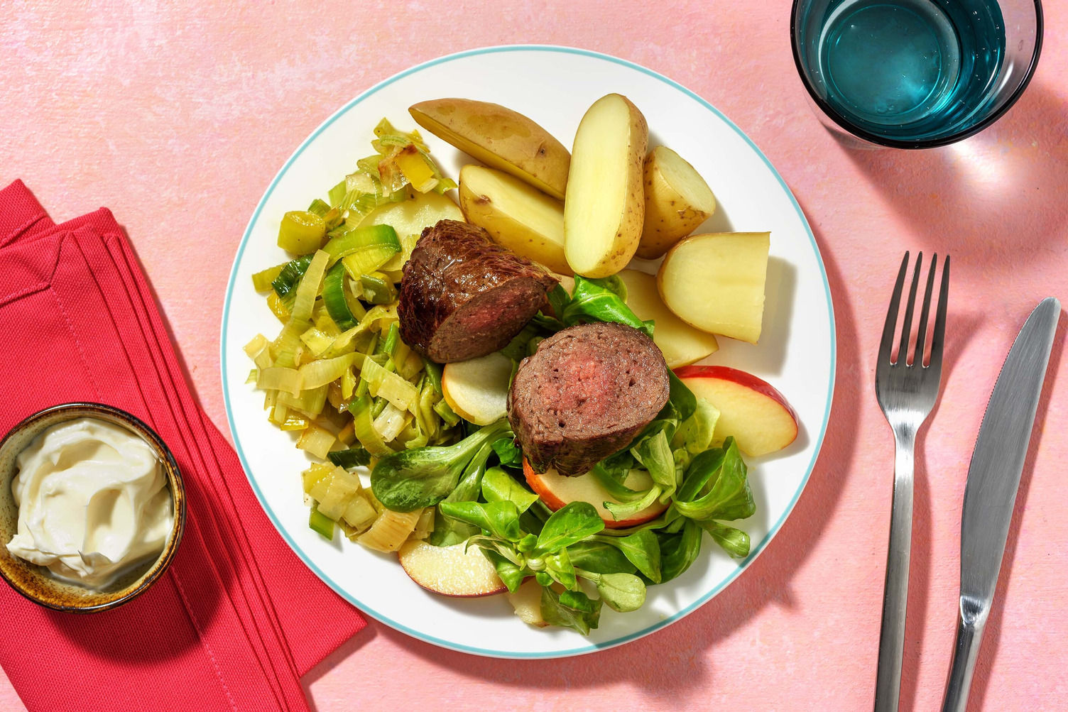 Rundervink met gekaramelliseerde prei Recept | HelloFresh