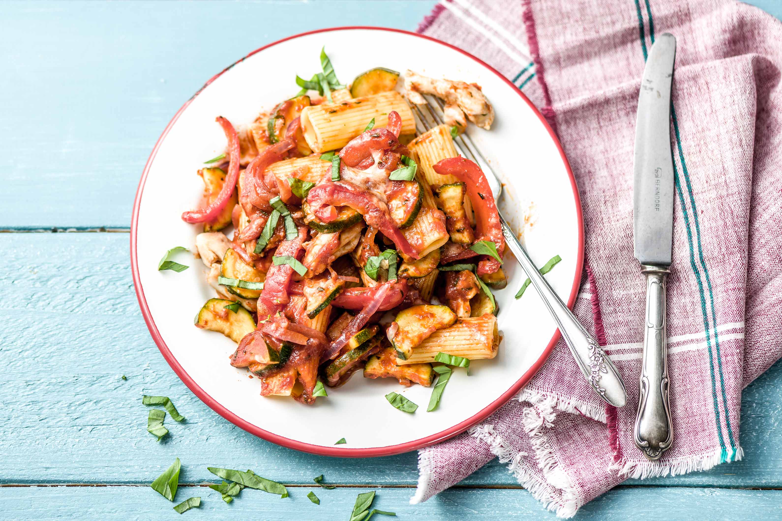 Pasta Provençal mit saftiger Pouletbrust und gebackenem Gemüse Rezept ...