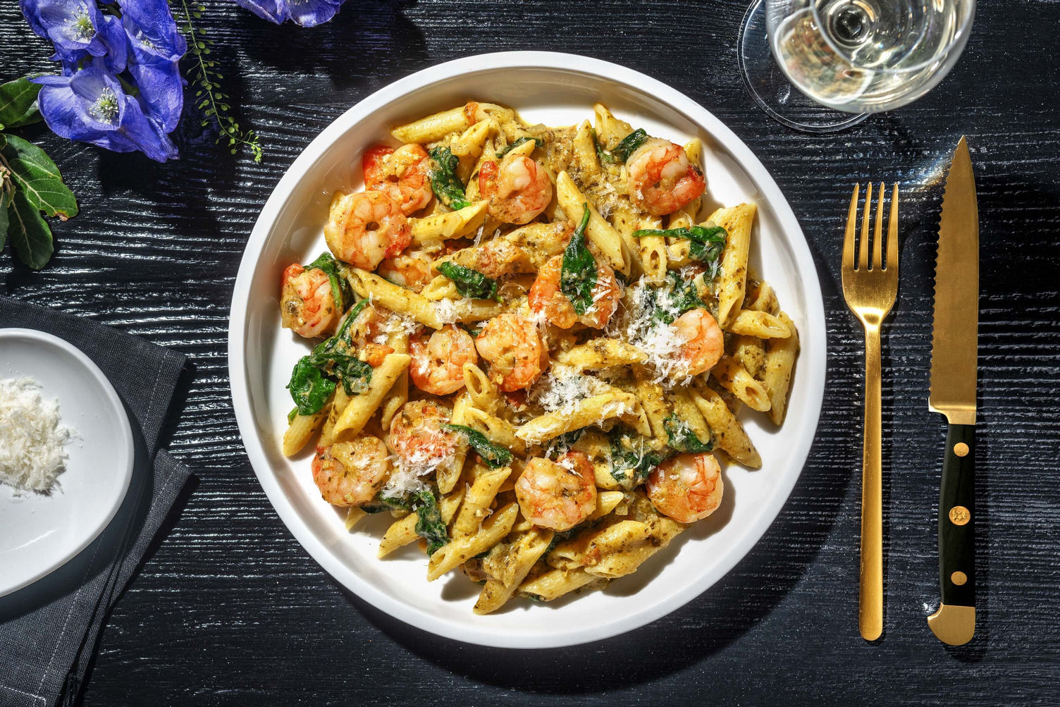 Pennes aux crevettes et au pesto Recette | HelloFresh
