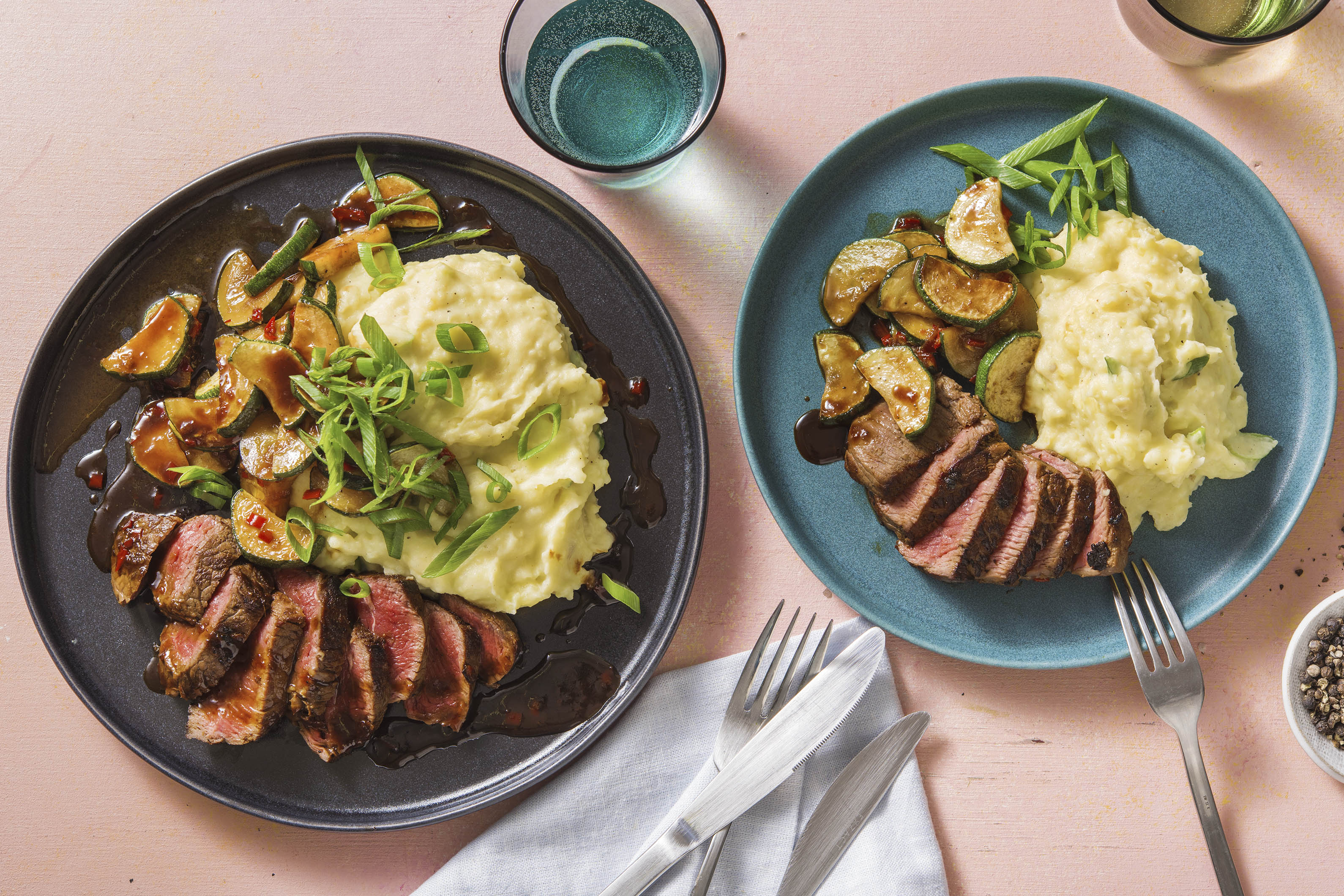 Pikant-feurig marinierte Rindersteaks Rezept | HelloFresh Pikant-feurig marinierte Rindersteaks Rezept | HelloFresh