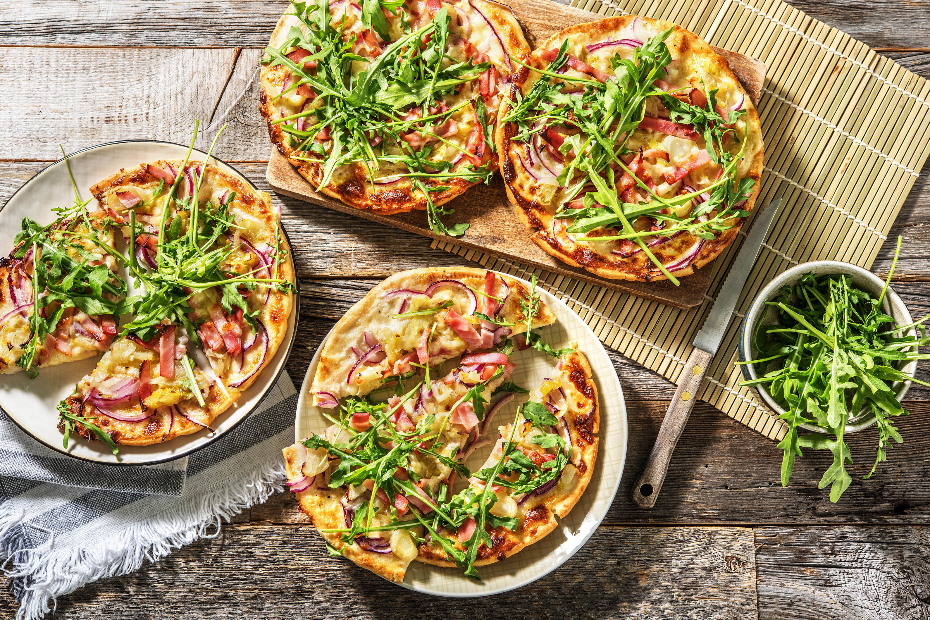Pizza bianca sur pain plat Recette | HelloFresh