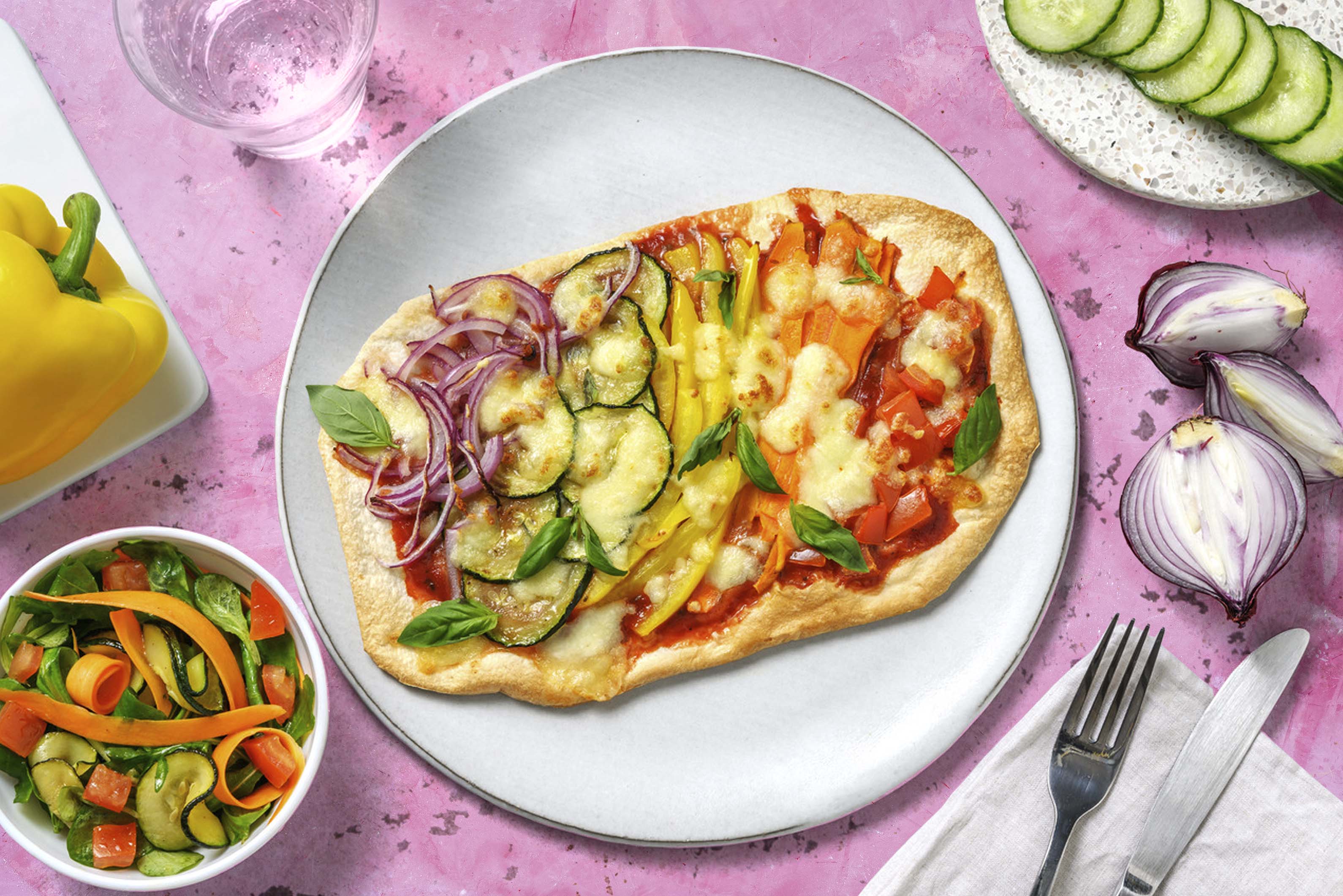 Pride flammkuchen met mozzarella Recept | HelloFresh