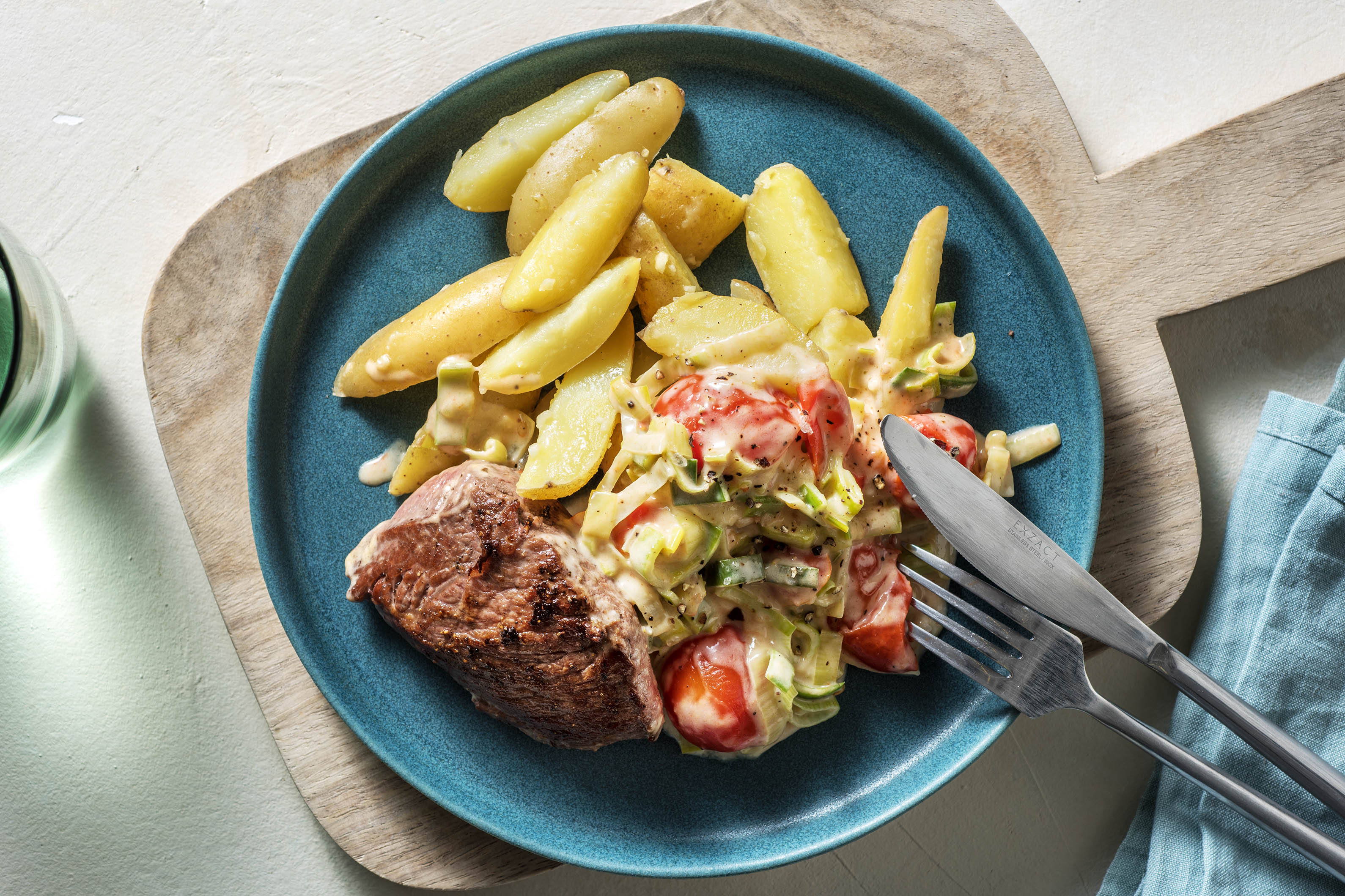 Rinderhüftsteak mit Knoblauch-Kartoffeln Rezept | HelloFresh