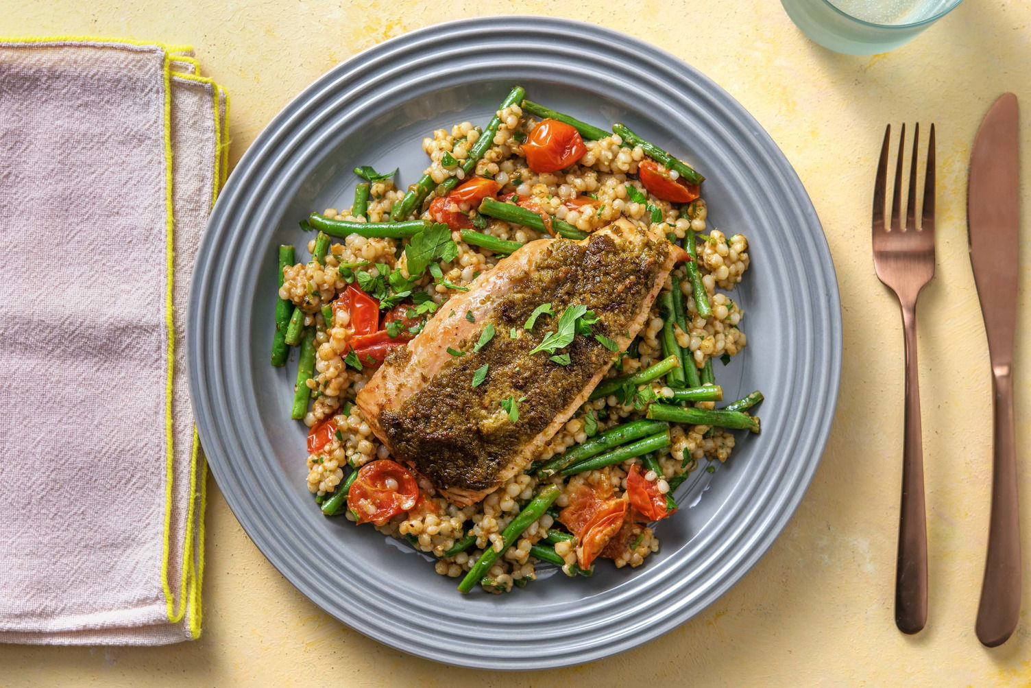 Saumon grillé au pesto Recette | HelloFresh