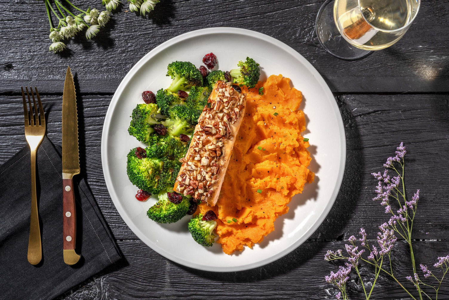 Saumon rôti en croûte de pacanes Recette | HelloFresh