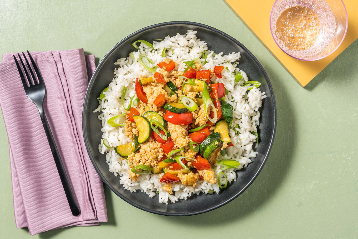 Sauté d'émincé protéiné à base de plantes au miel et à l’ail Recette ...