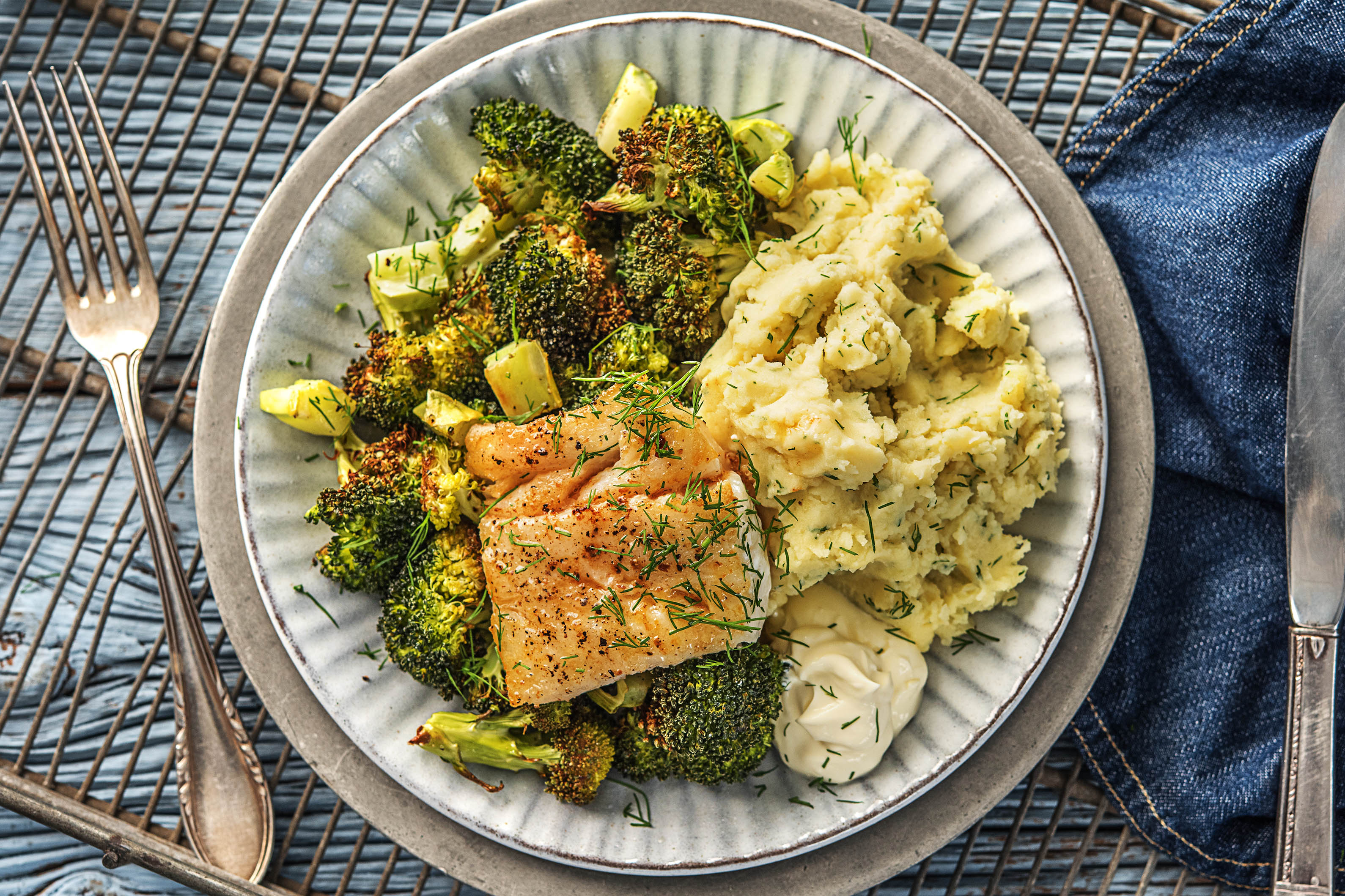 Schelvisfilet met frisse aardappel-dillepuree Recept | HelloFresh