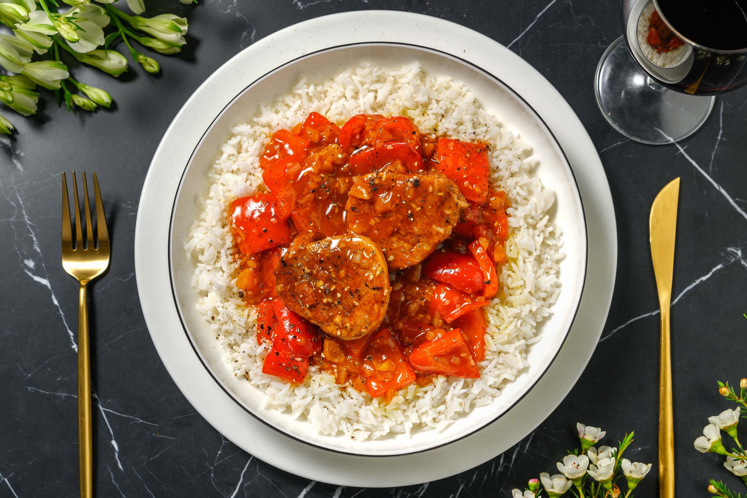 Schweinefilet süßsauer mit getrockneten Aprikosen Rezept | HelloFresh