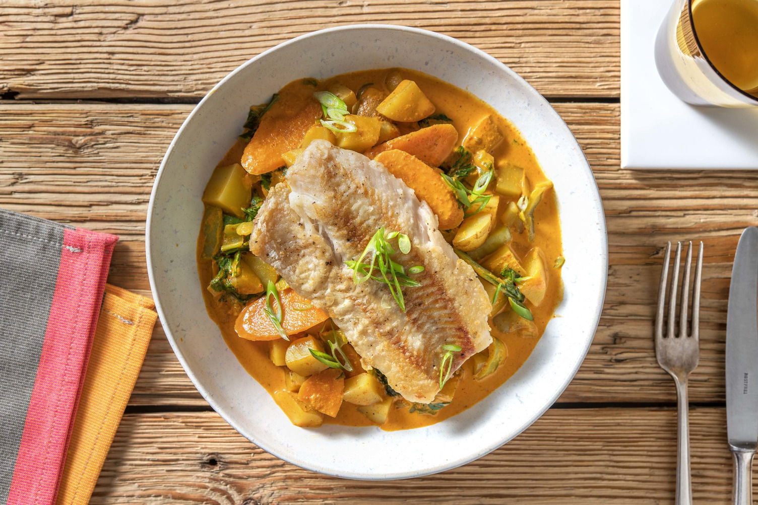 Seehecht auf buntem Gemüsecurry Rezept | HelloFresh