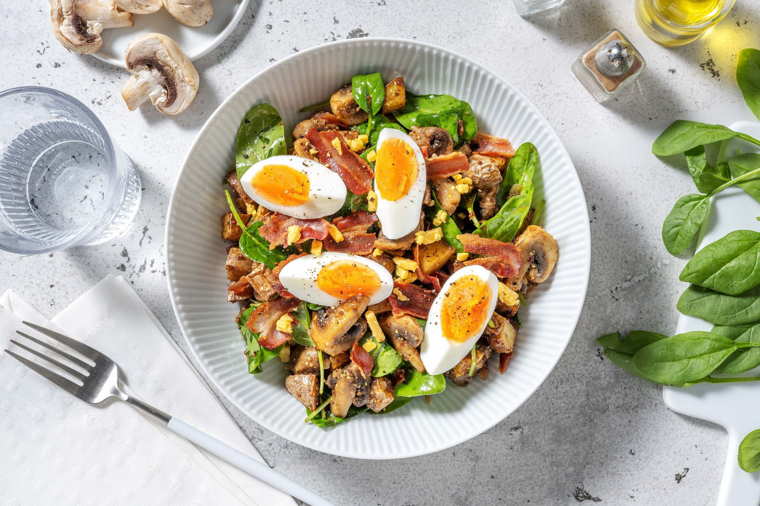 Salade de bacon, d’œufs et d’épinards Recette | HelloFresh