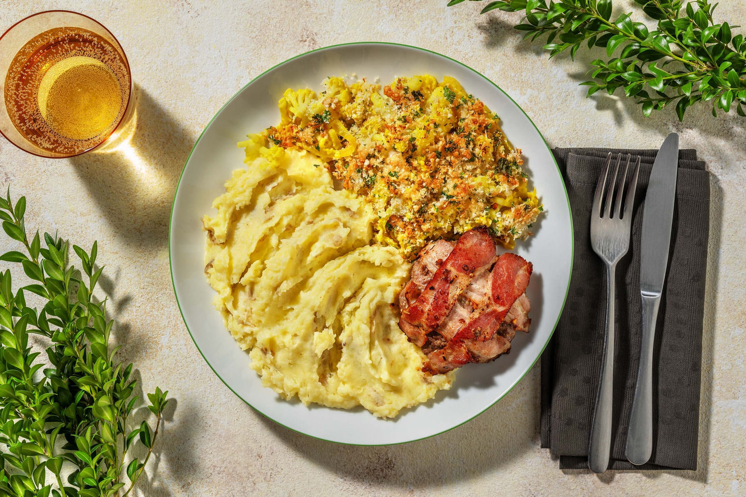 Ardeense gehakte steak met bloemkool en kaassaus uit de oven Recept ...