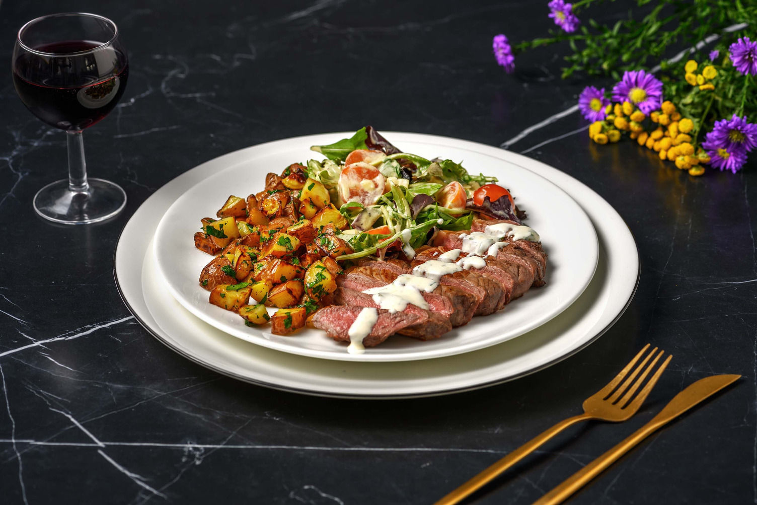 Bistro-Style Steak and Easy Béarnaise Sauce Recipe | HelloFresh