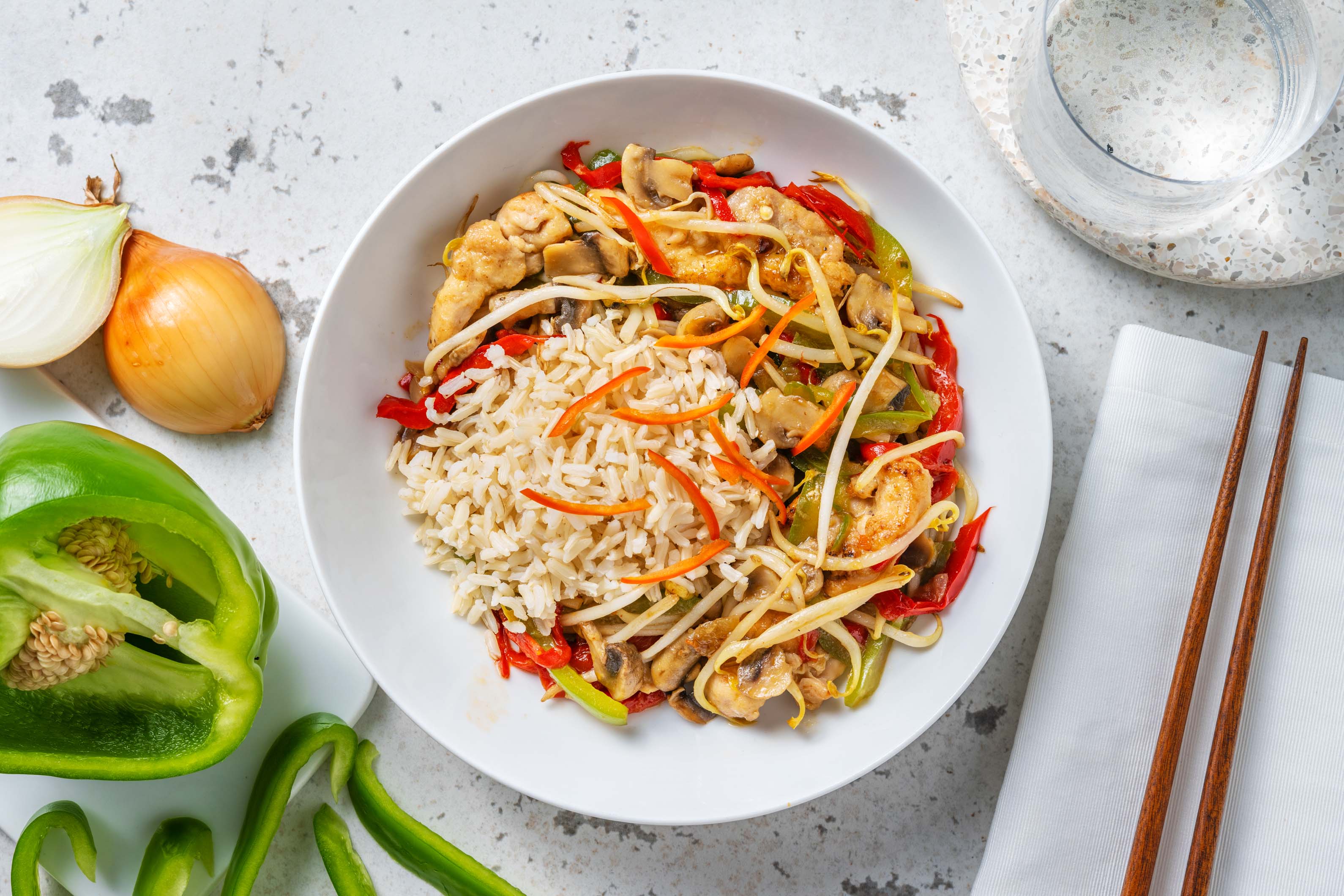 Tjap tjoy met kippendijreepjes Recept | HelloFresh