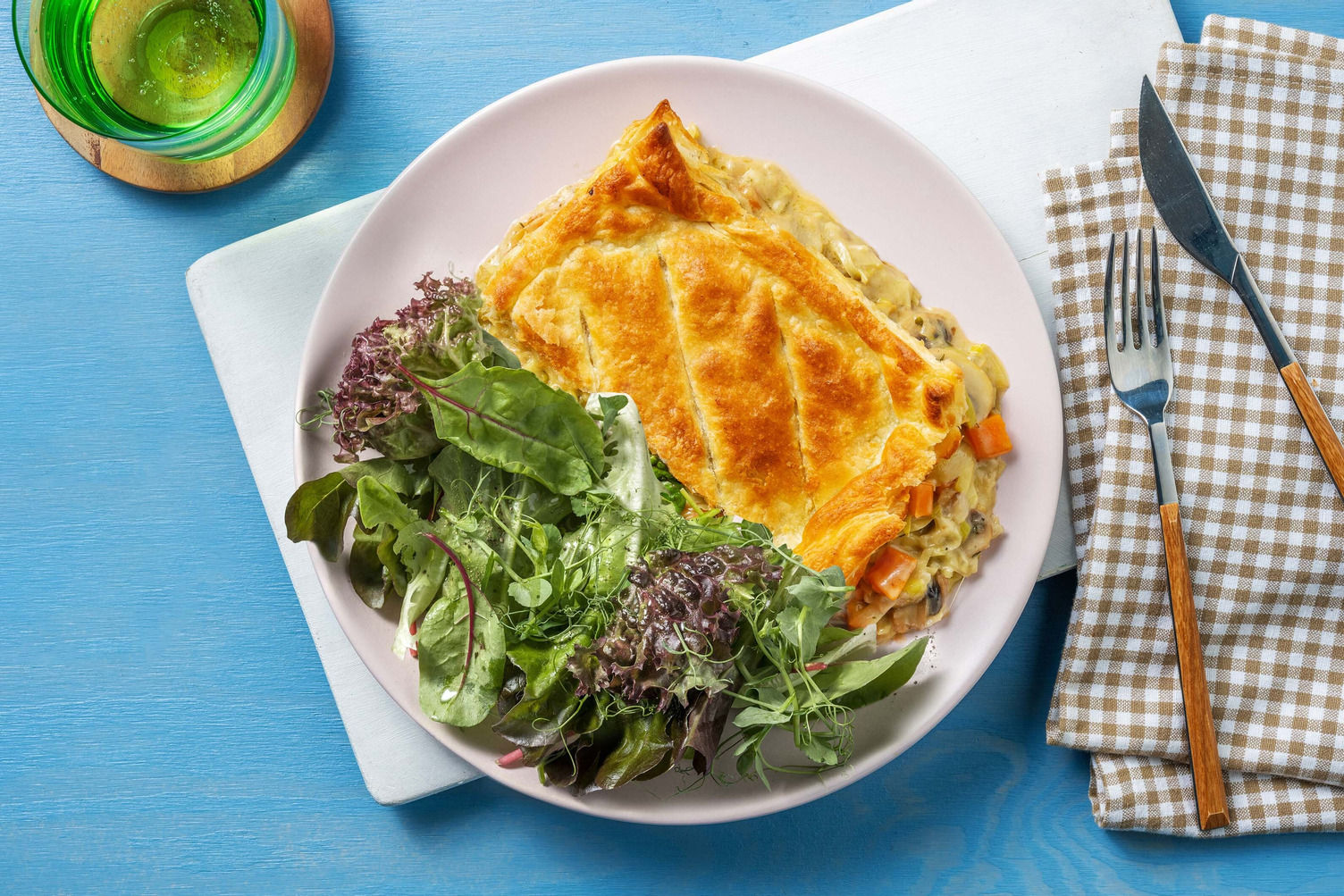 Hartige pastei met vegetarische groentenragout Recept | HelloFresh