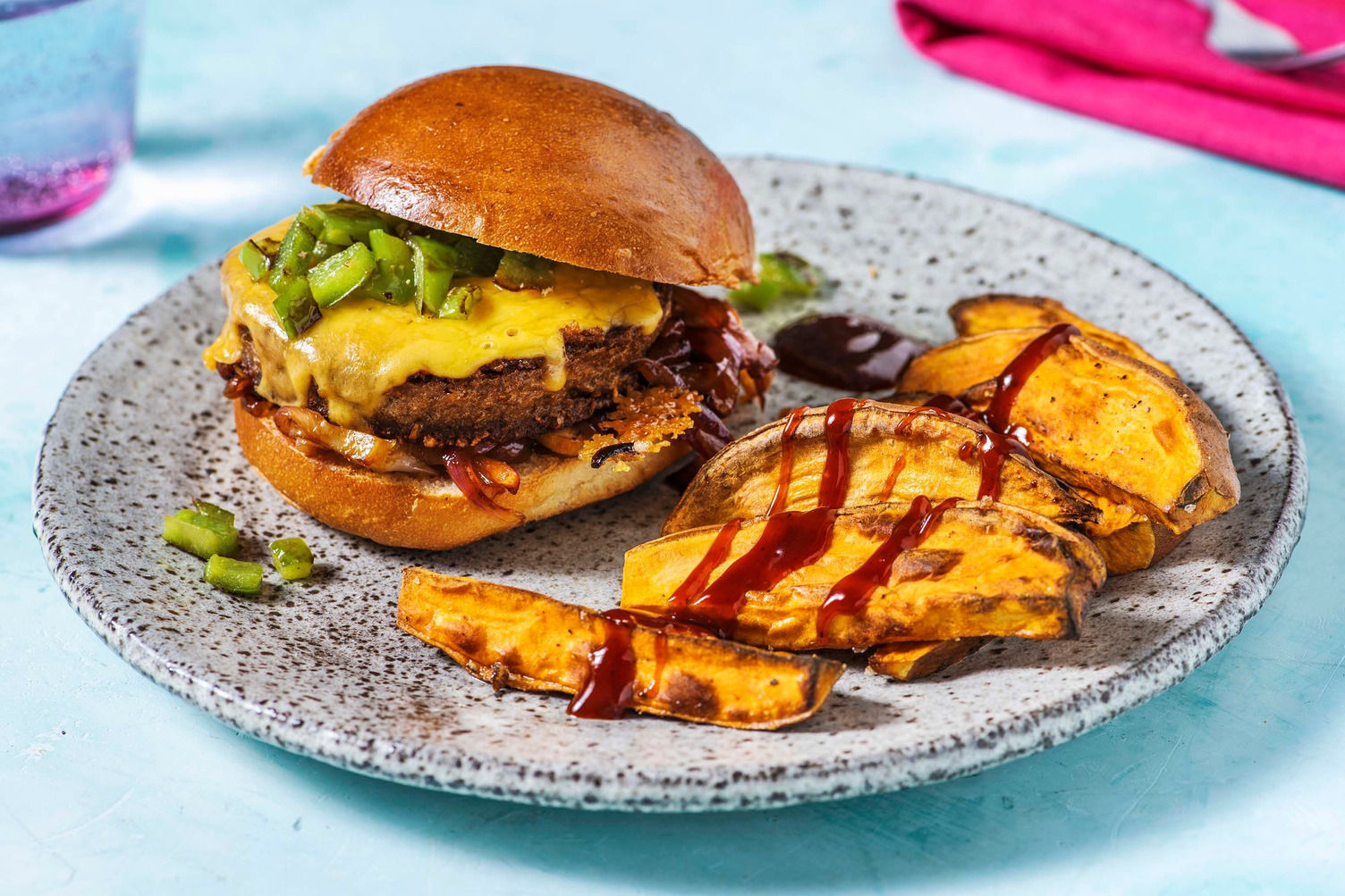 Végéburger au cheddar et au piment poblano Recette | HelloFresh