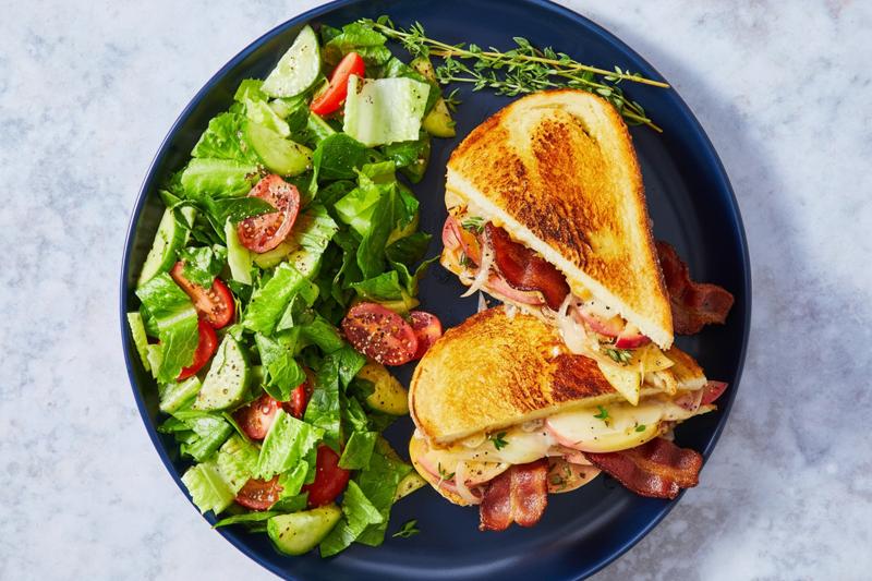 Caramelized Apple, Bacon & Gouda Sandos Recipe | HelloFresh