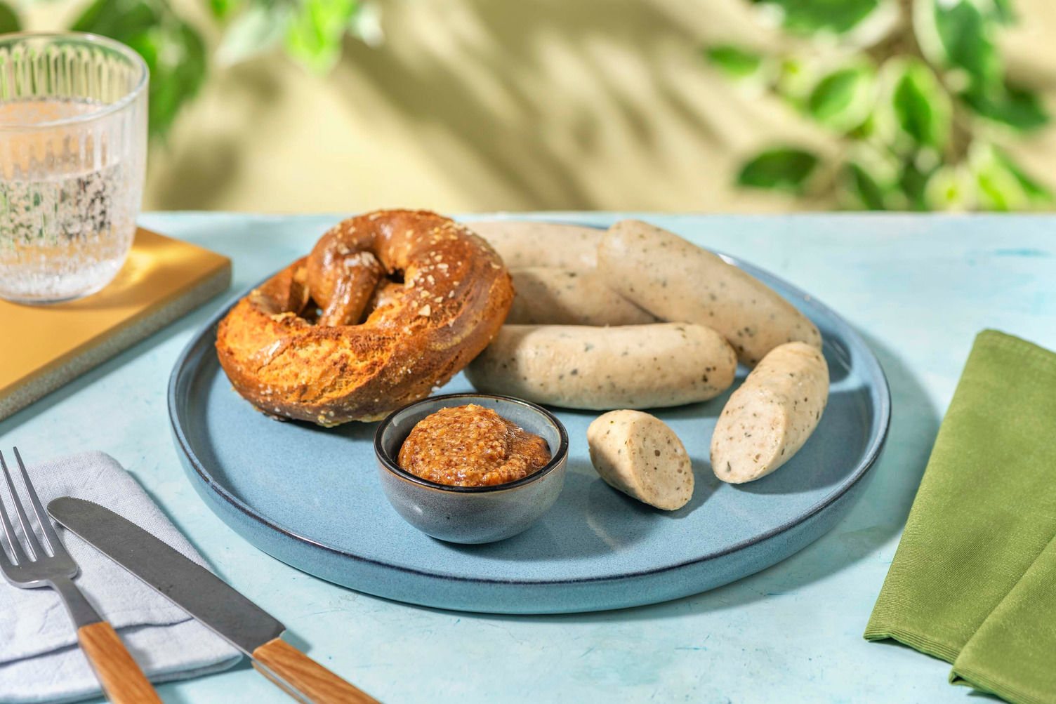 Weißwürste mit süßem Senf und Laugenstangen Rezept | HelloFresh