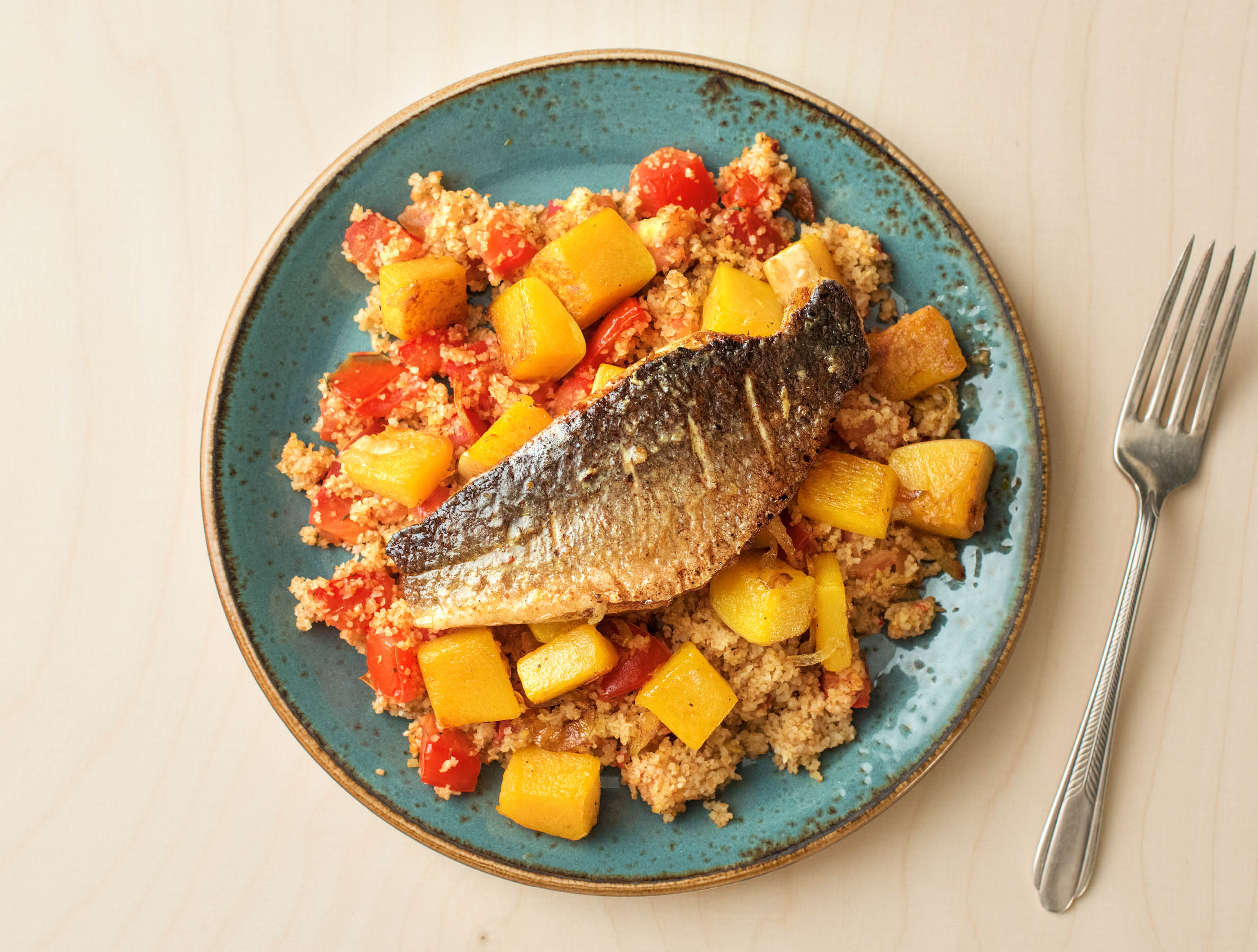 Zeebaarsfilet met kruidige bulgur en zoete pompoen Recept | HelloFresh