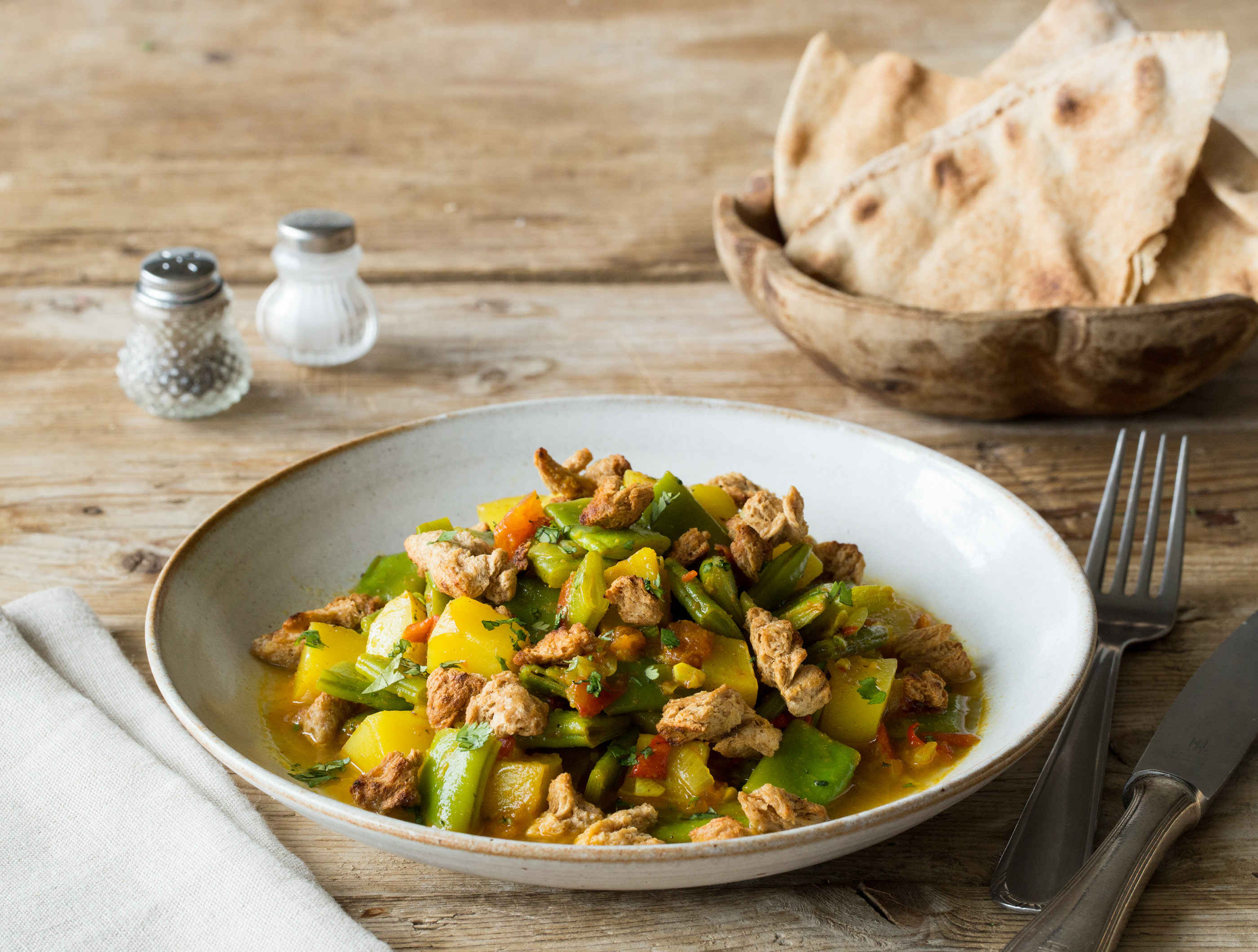 Roti met kruidige vegetarische reepjes Recept | HelloFresh
