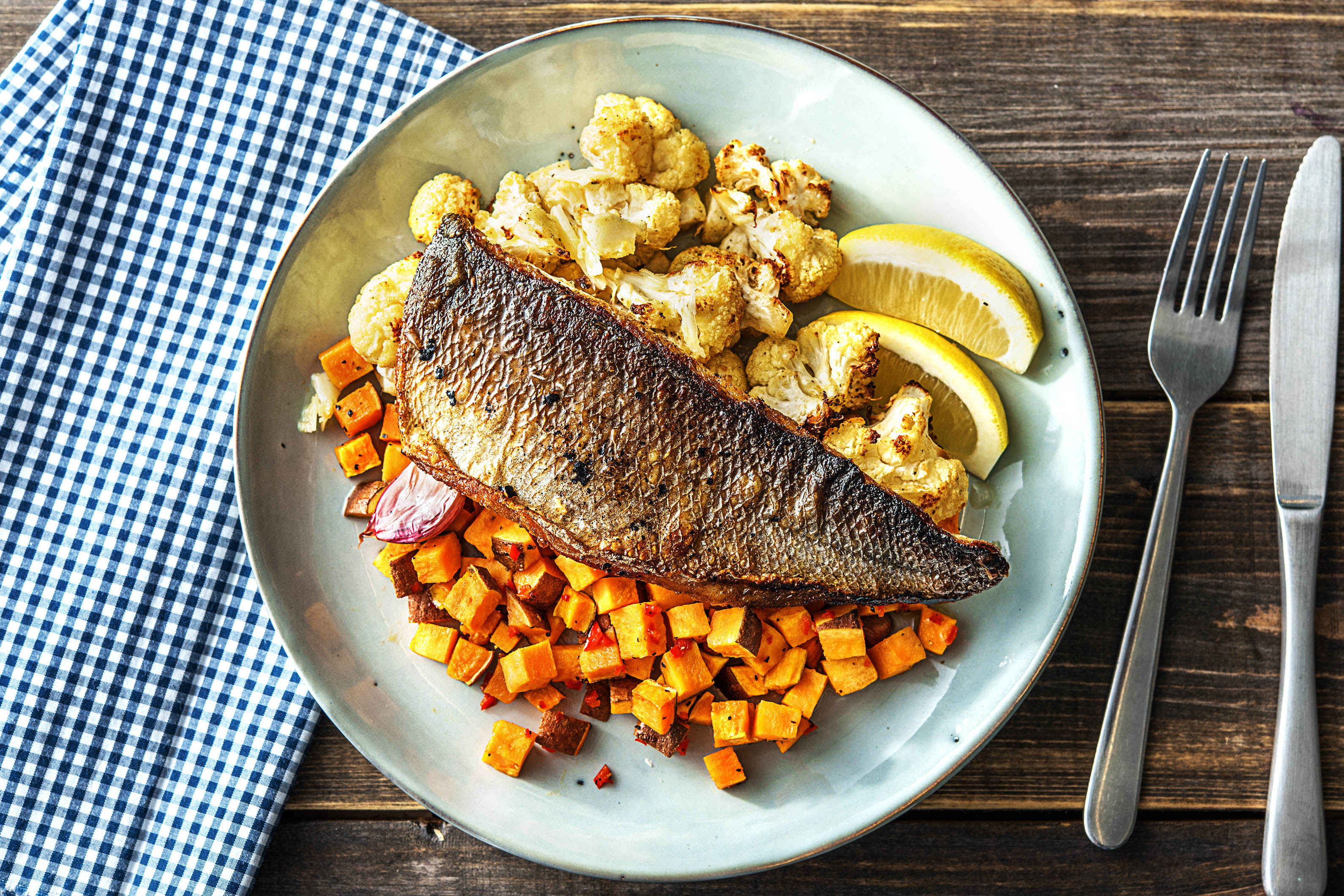 Gebakken zeebaars met pittige bataat Recept | HelloFresh