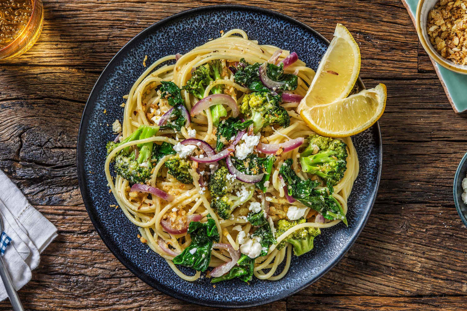 Spaghetti med grekisk salladsost, broccoli, spenat och valnötter Recept ...