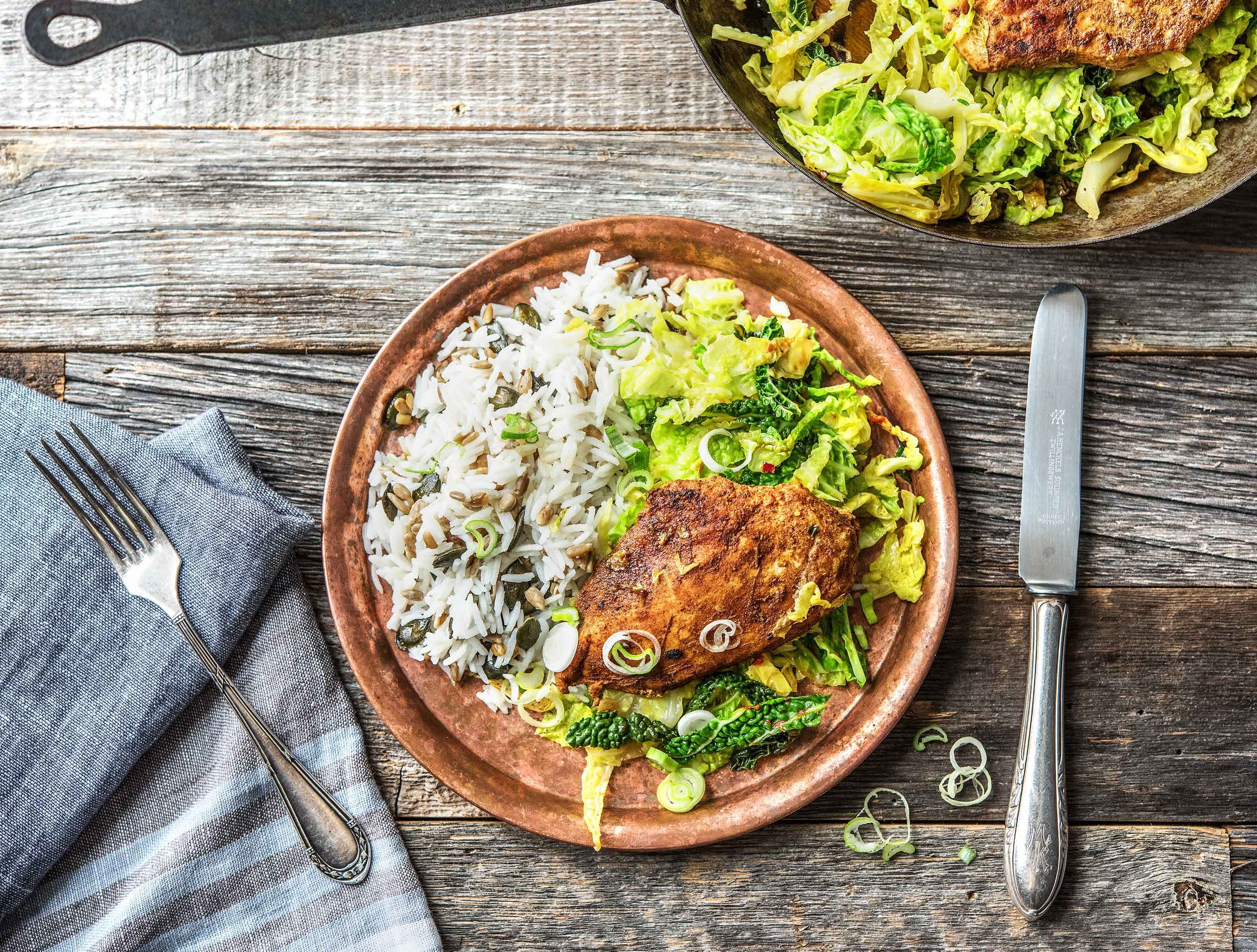 Gesmoorde savooikool met pittenrijst, 5-kruidenkip, bosui en ...