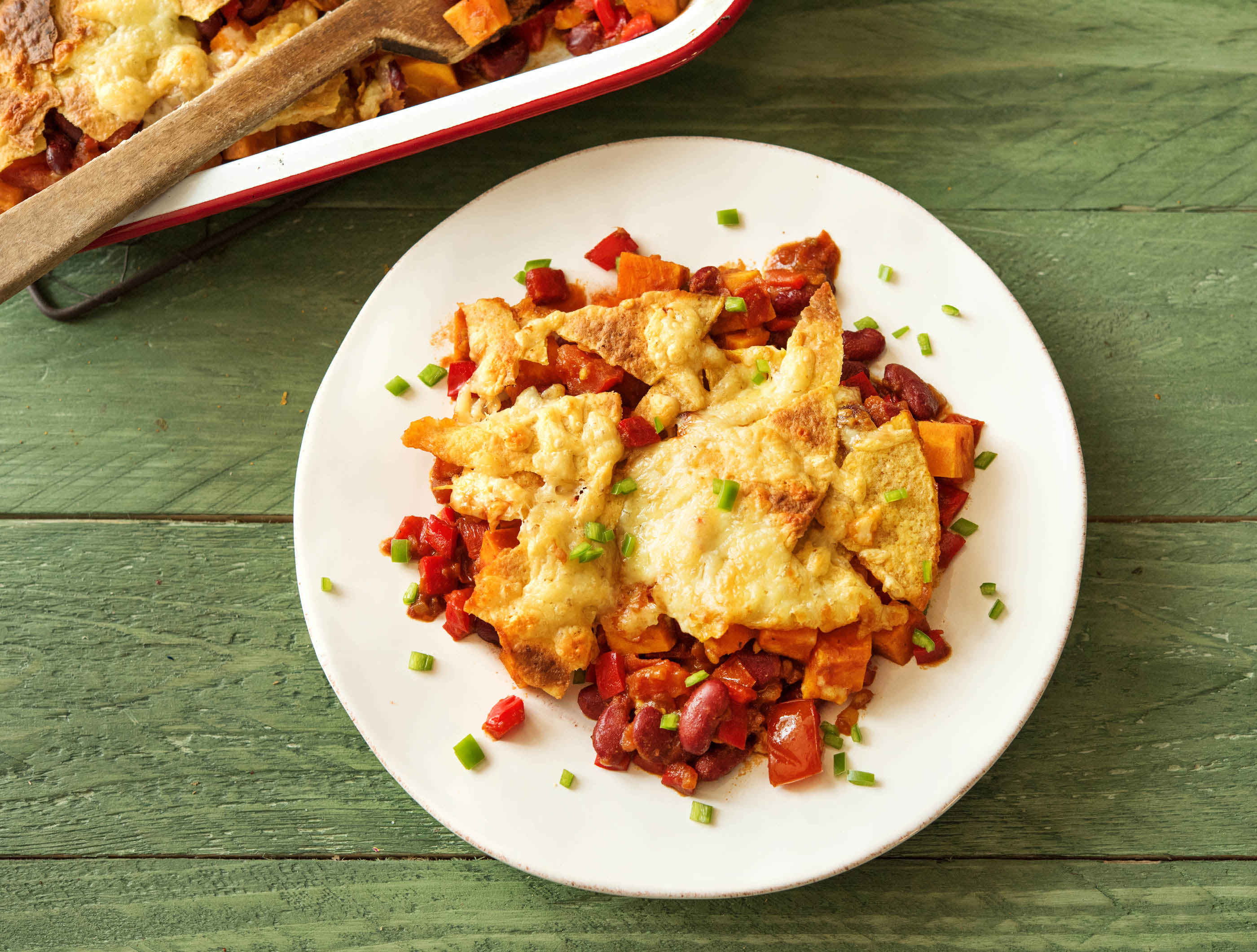 Plat mexicain cuit au four accompagné de haricots rouges et de cheddar ...